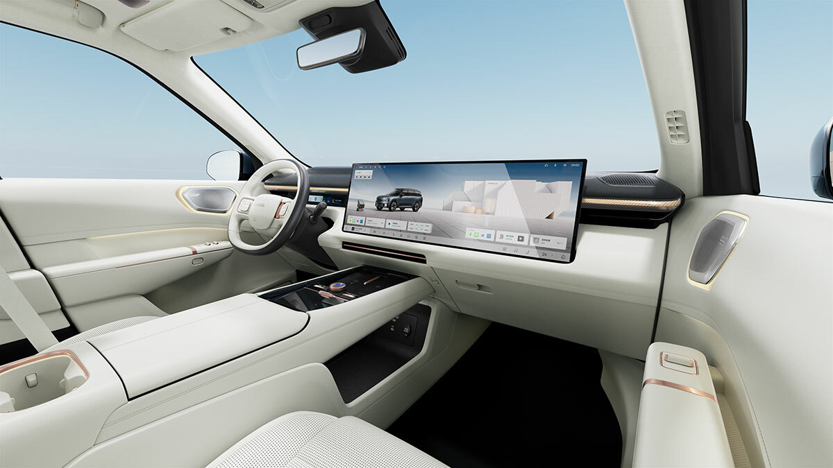 Lynk & Co’s 900 Plug-In Hybrid SUV Has Two 30-Inch 6K Screens And Up To ...