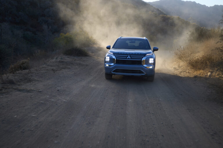 Mitsubishi’s 2025 Outlander Gets A Fresh Look And A Price Bump | Carscoops