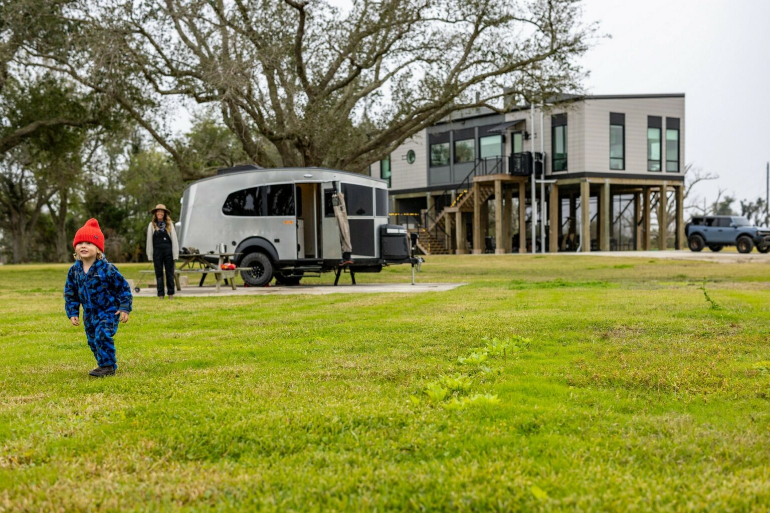 Airstream Basecamp 20Xe Goes Off-Grid With 3-Inch Lift And Big Battery ...