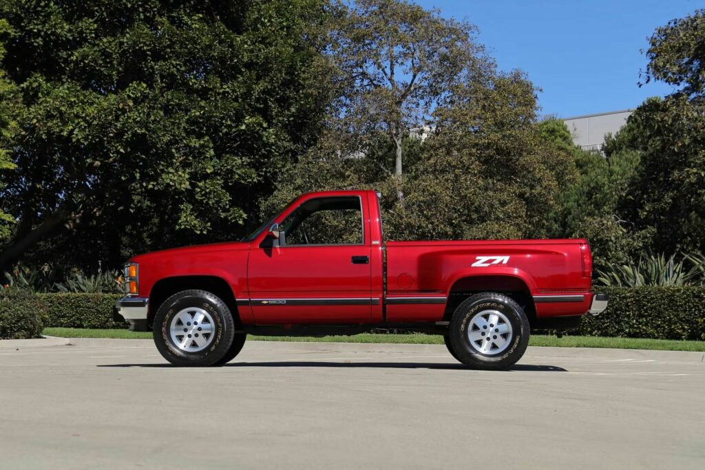 This 1990 Chevy K1500 Silverado Looks Brand New After 35 Years And Just ...
