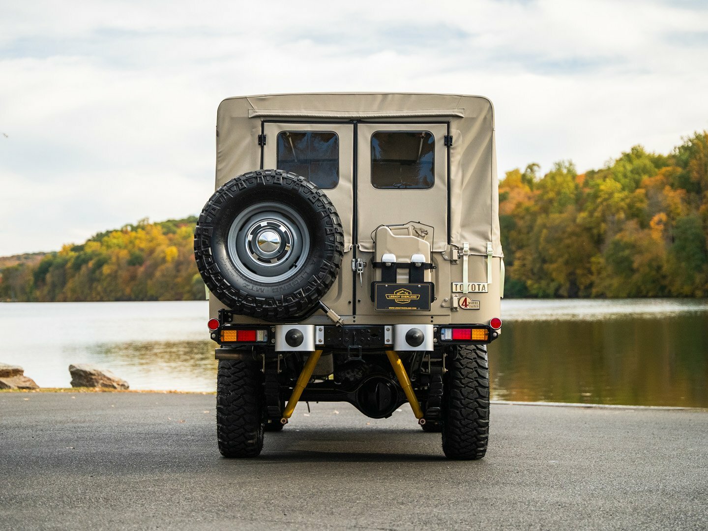 This Toyota FJ45 Land Cruiser Restomod Will Keep Purists Happy | Carscoops