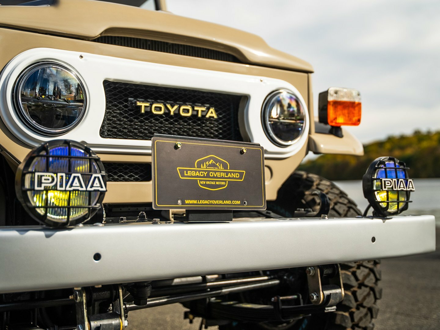 This Toyota FJ45 Land Cruiser Restomod Will Keep Purists Happy | Carscoops
