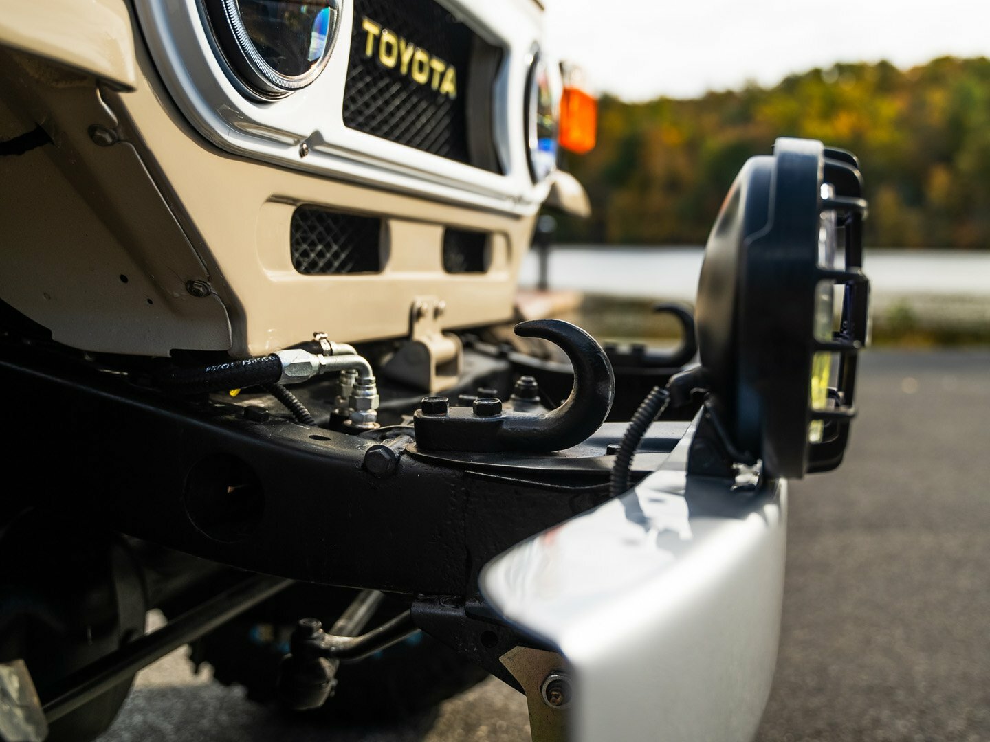 This Toyota FJ45 Land Cruiser Restomod Will Keep Purists Happy | Carscoops