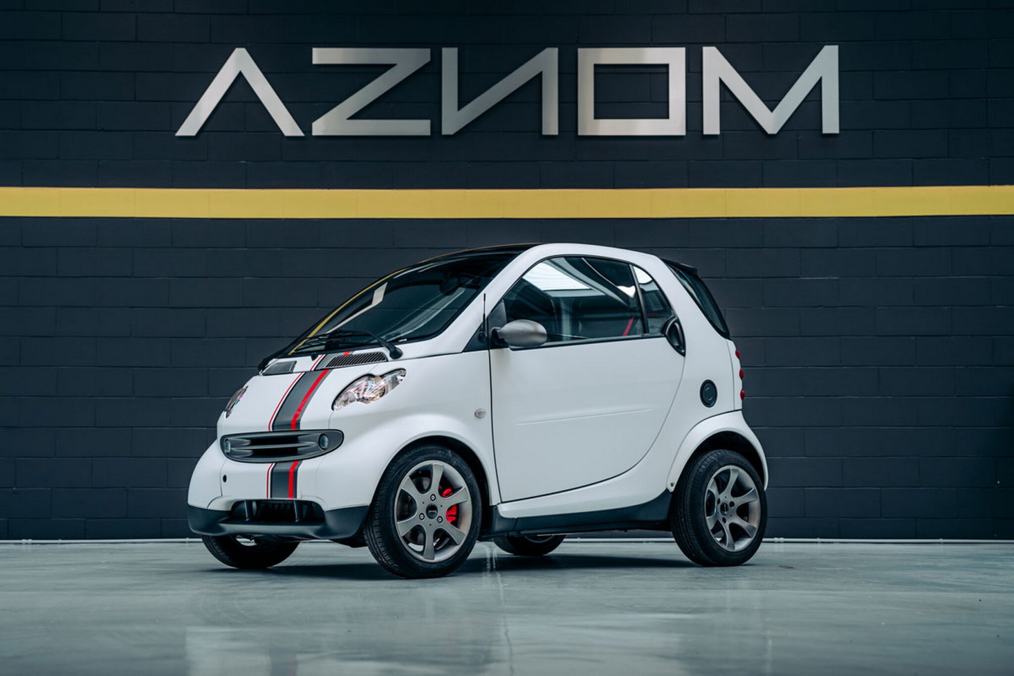 Aznom Turns Original Smart ForTwo Into An $25K EV For 14-Year-Olds ...