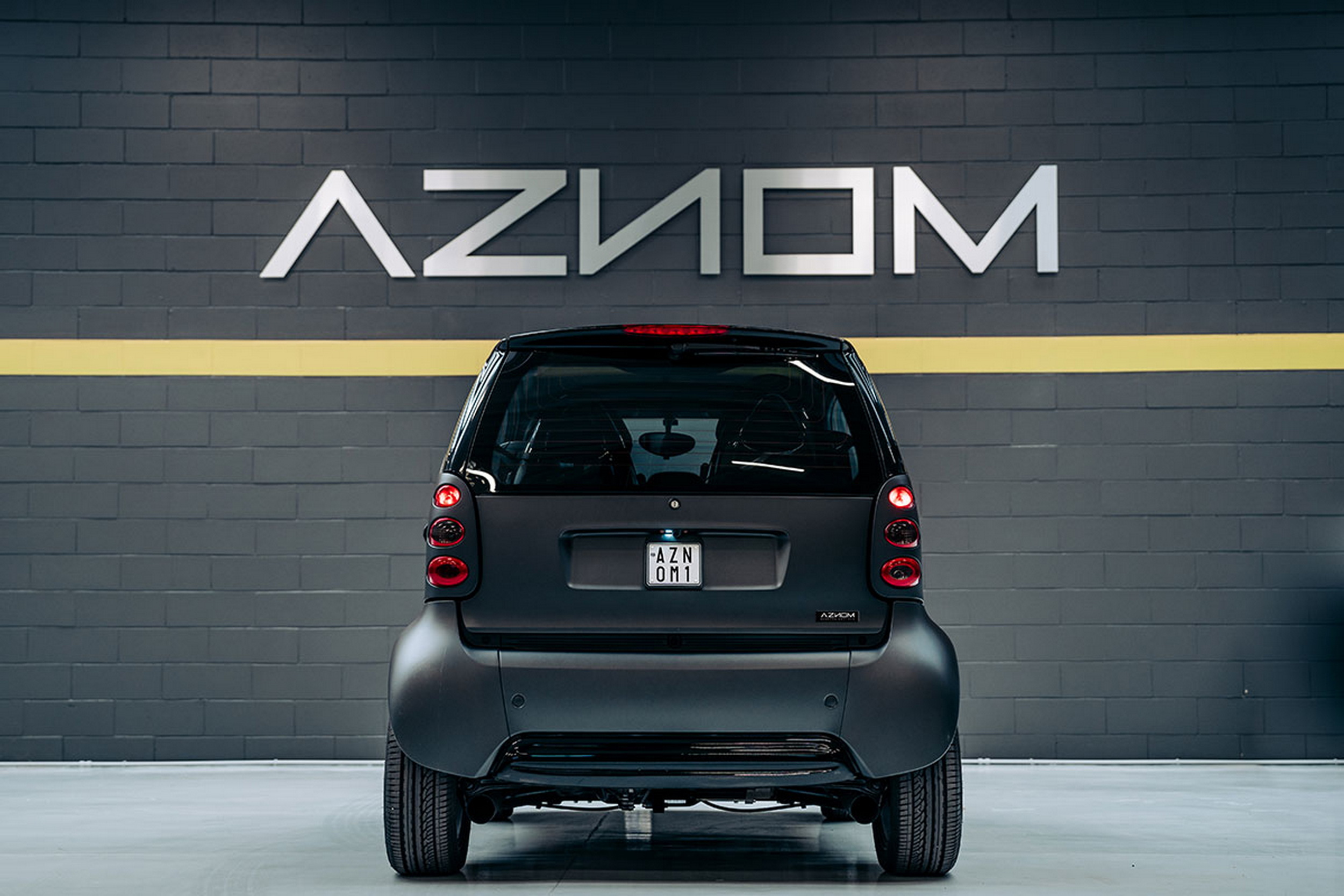 Aznom Turns Original Smart ForTwo Into An $25K EV For 14-Year-Olds ...