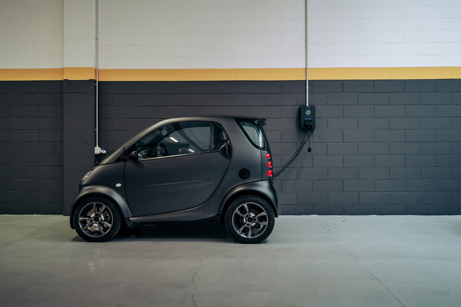 Aznom Turns Original Smart ForTwo Into An $25K EV For 14-Year-Olds ...