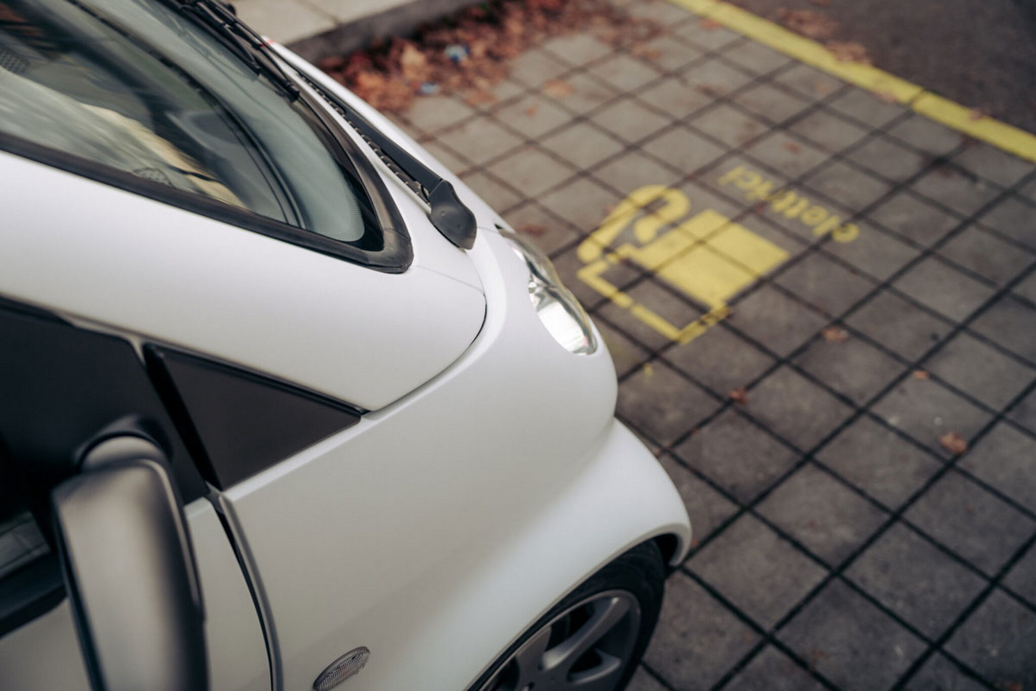 Aznom Turns Original Smart ForTwo Into An $25K EV For 14-Year-Olds ...