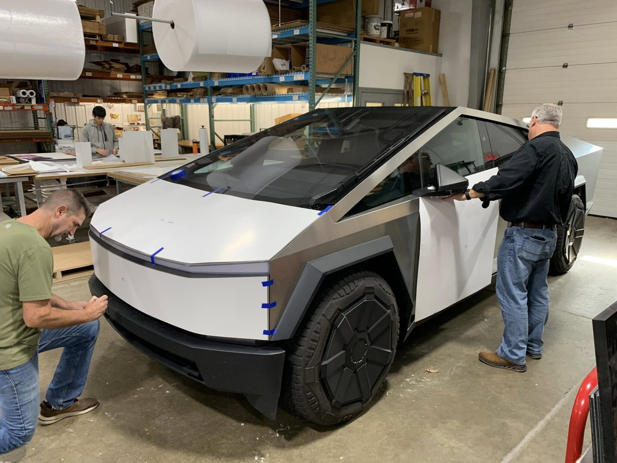 Cybertruck Gets Magnetic Wraps That Let You Change Color In Minutes For ...