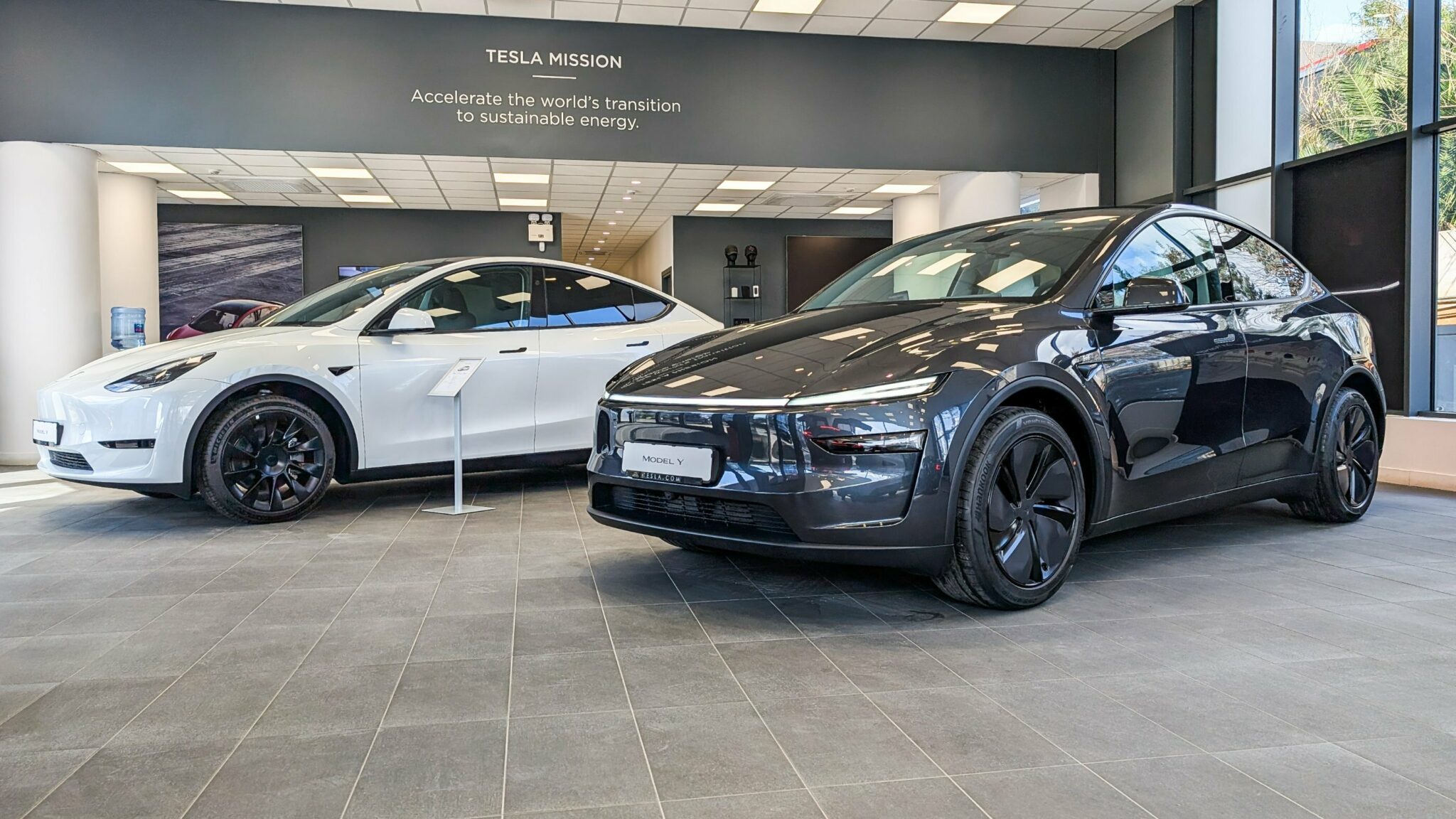 We Compare The 2026 Tesla Model Y Side-By-Side With Its Predecessor ...