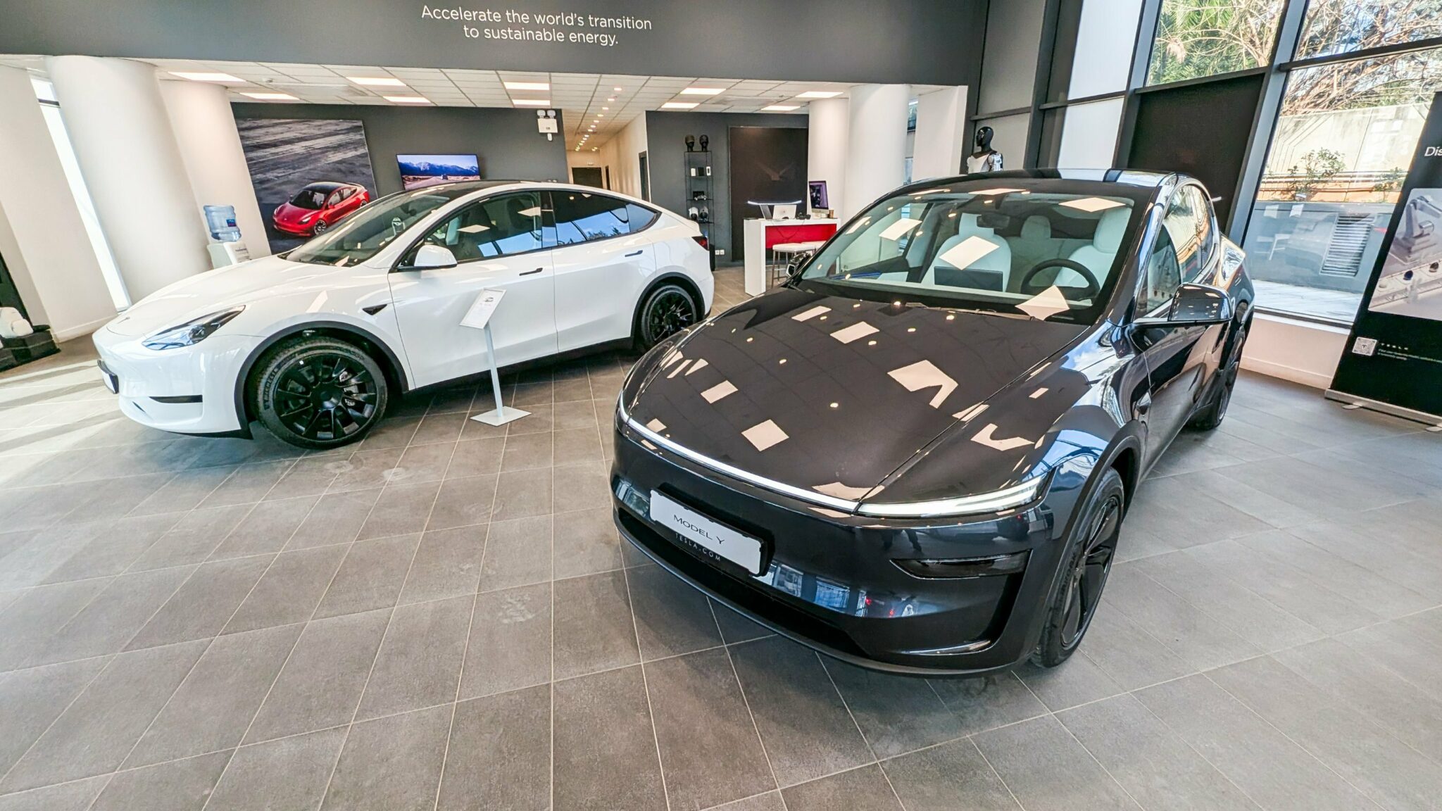 We Compare The 2026 Tesla Model Y Side-By-Side With Its Predecessor ...