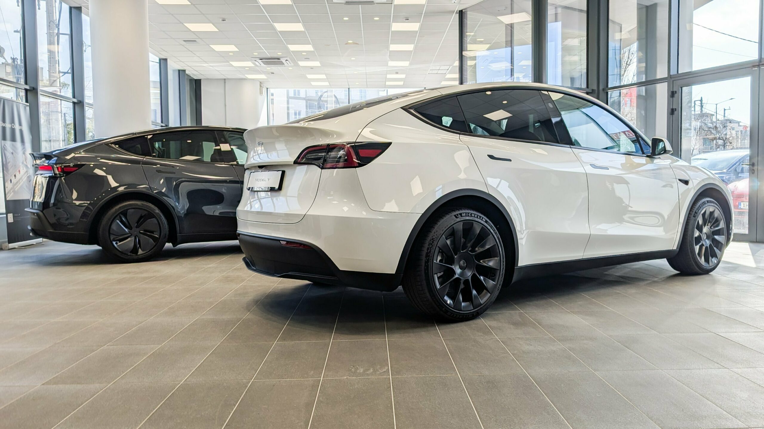 We Compare The 2026 Tesla Model Y Side-By-Side With Its Predecessor ...
