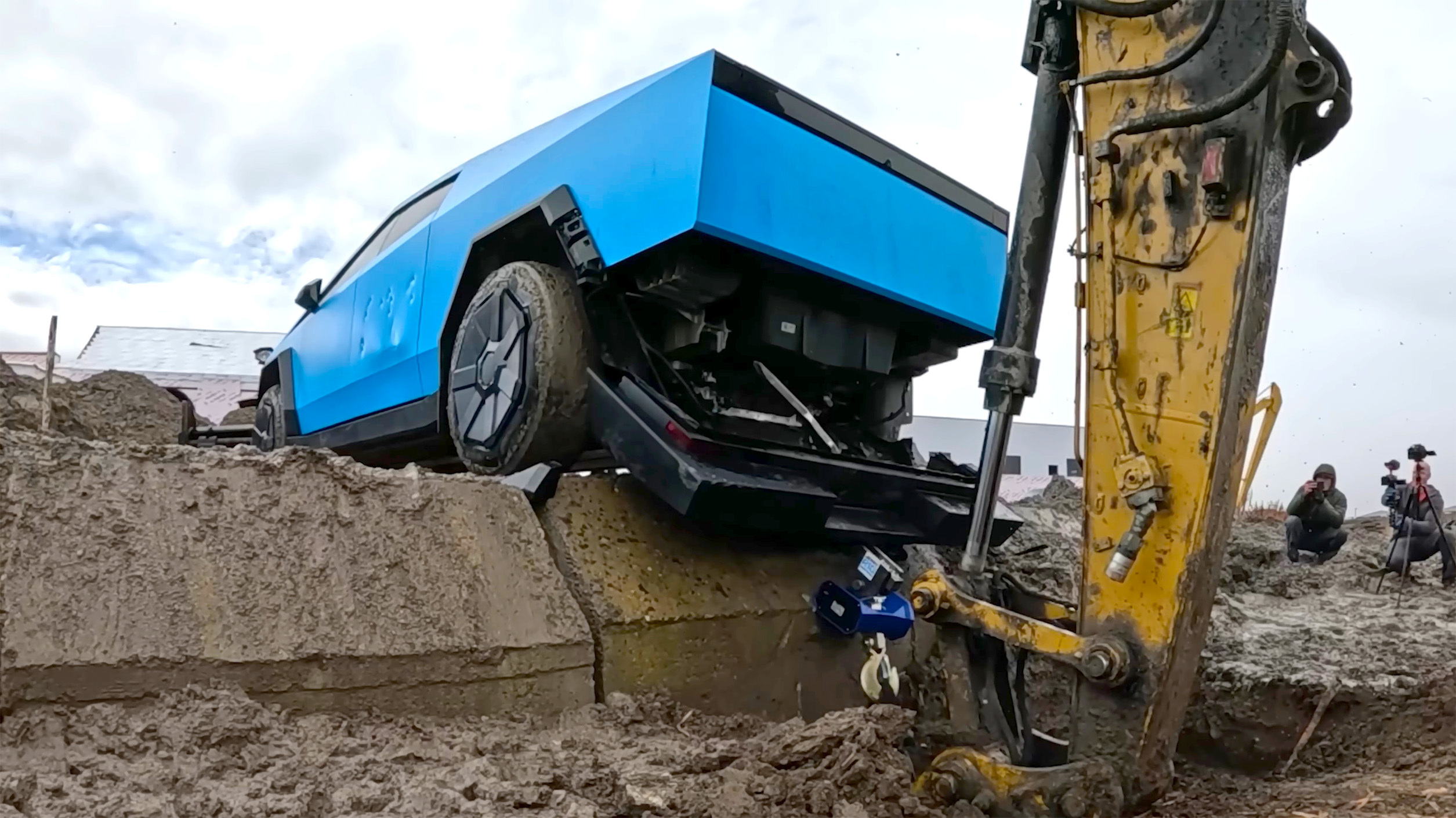Torture Test Snaps Cybertruck’s Frame, Old Ram Holds Up Without ...
