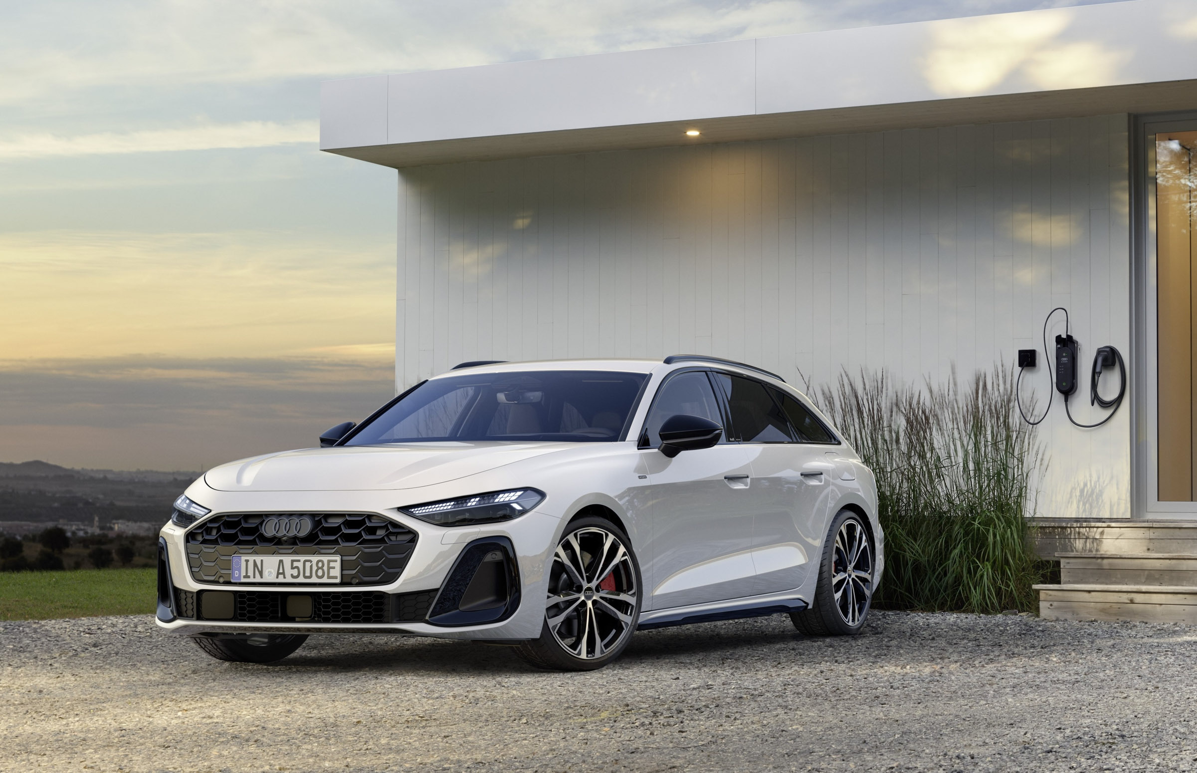 2026 아우디 A5 E-hybrid PHEV 아반트 - 330e 와 C300e 를 발라버림 : 클리앙