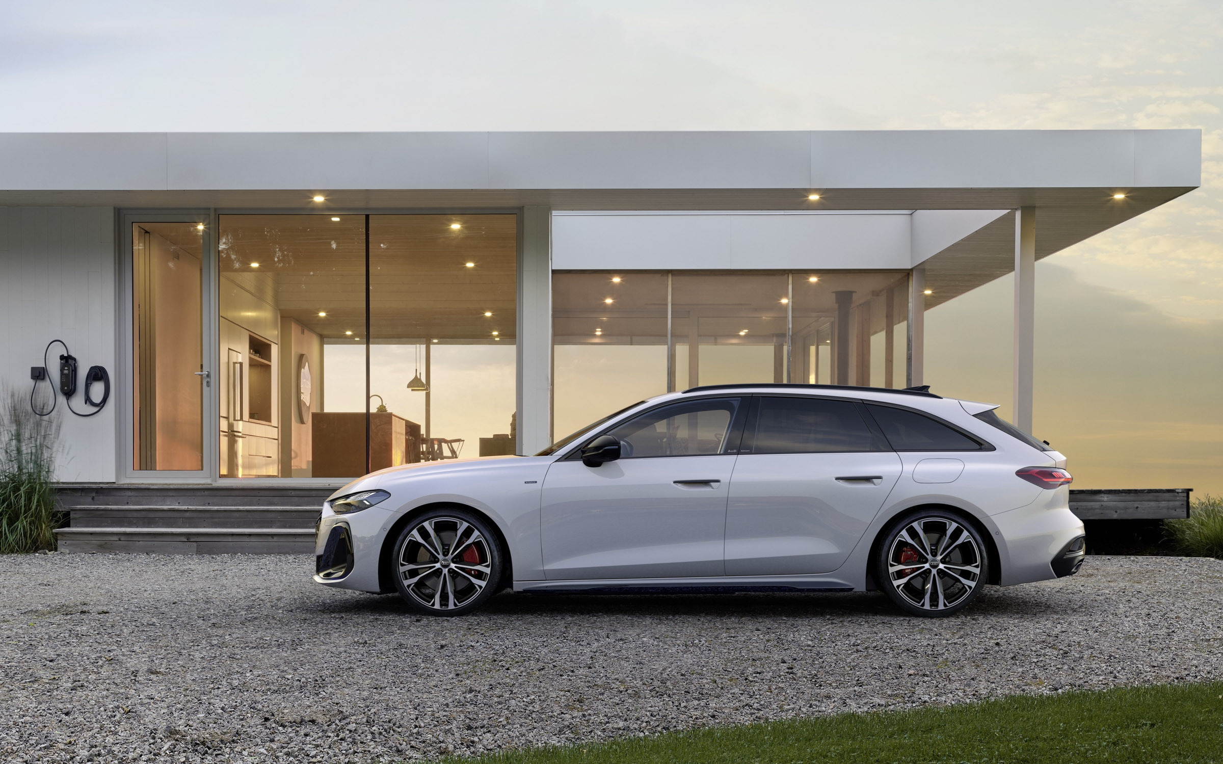 2026 아우디 A5 E-hybrid PHEV 아반트 - 330e 와 C300e 를 발라버림 : 클리앙