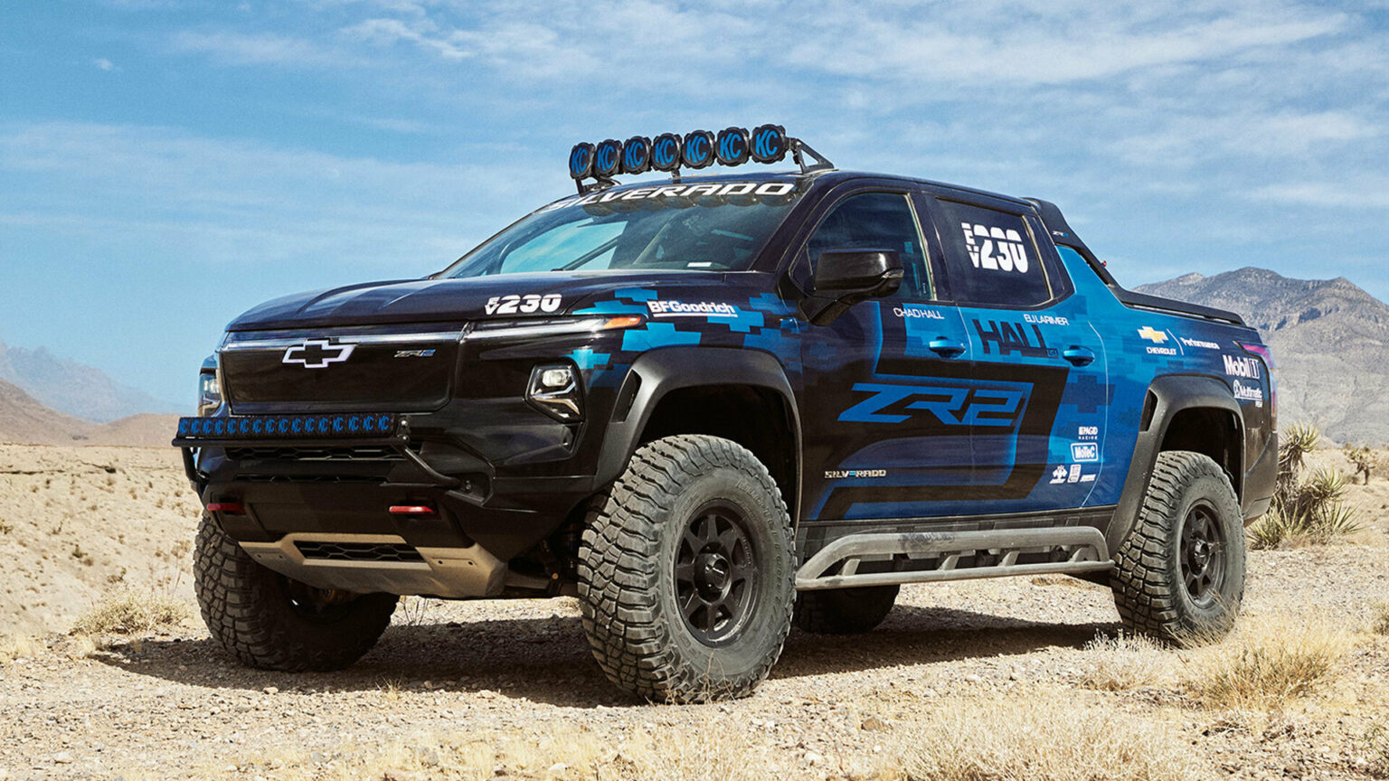 Chevy Silverado EV ZR2 Concept Out Muscles Rivian R1T With 1,100 HP ...