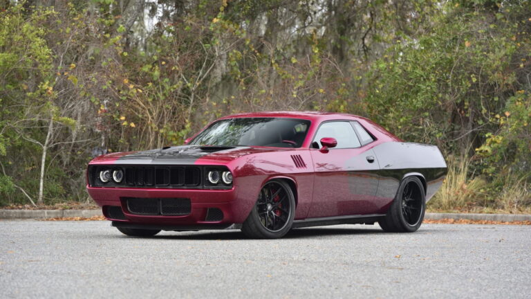 Modern Challenger SRT Hellcat Identifies As A ’71 Cuda | Carscoops