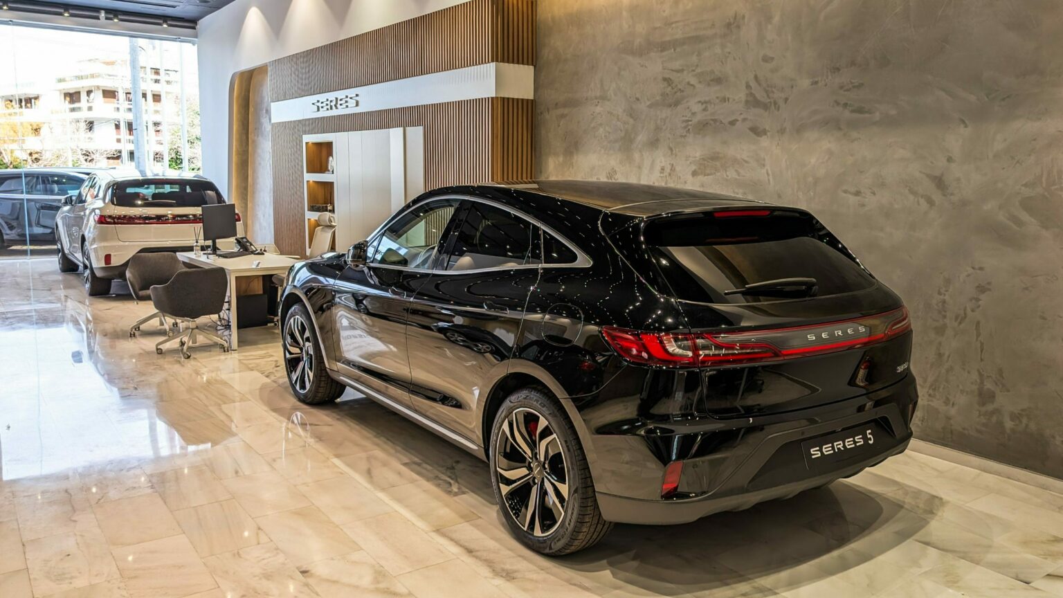 2025 Seres 5 Review: Can A Chinese Newcomer Beat Tesla And BMW In The ...