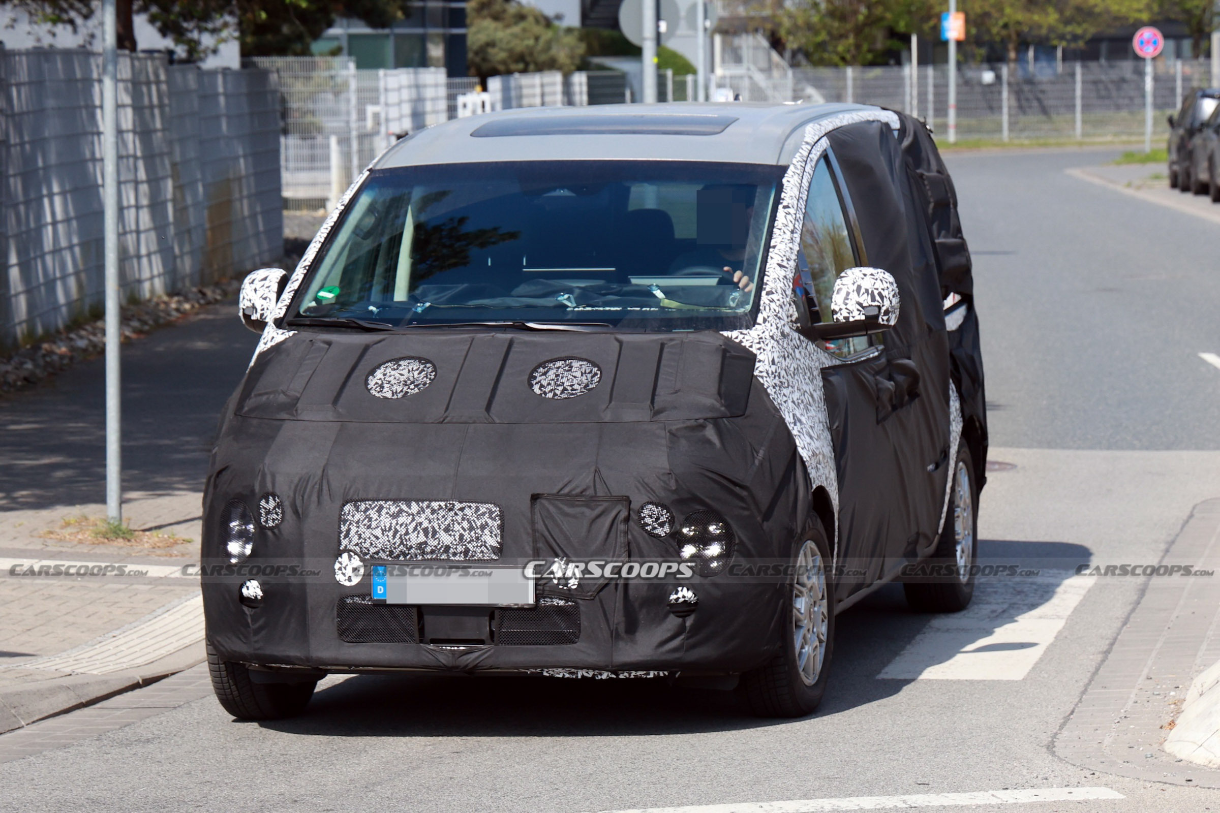 Hyundai’s Staria Is Getting The EV Powertrain Its Futuristic Face ...
