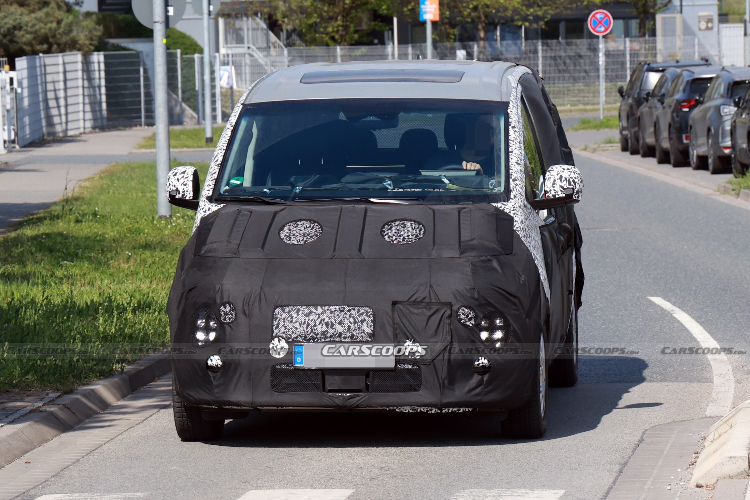 Hyundai’s Staria Is Getting The EV Powertrain Its Futuristic Face ...