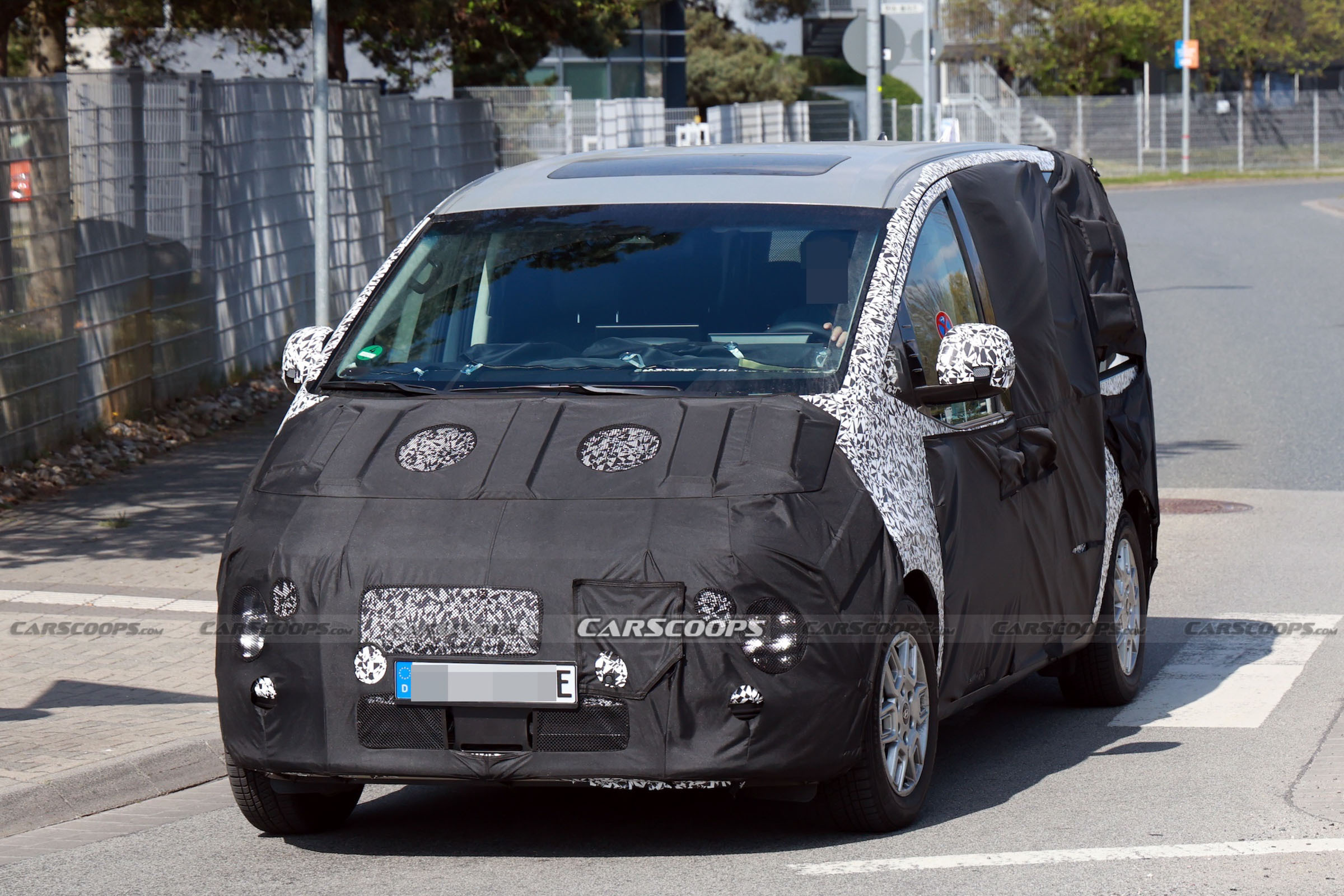 Hyundai’s Staria Is Getting The EV Powertrain Its Futuristic Face ...