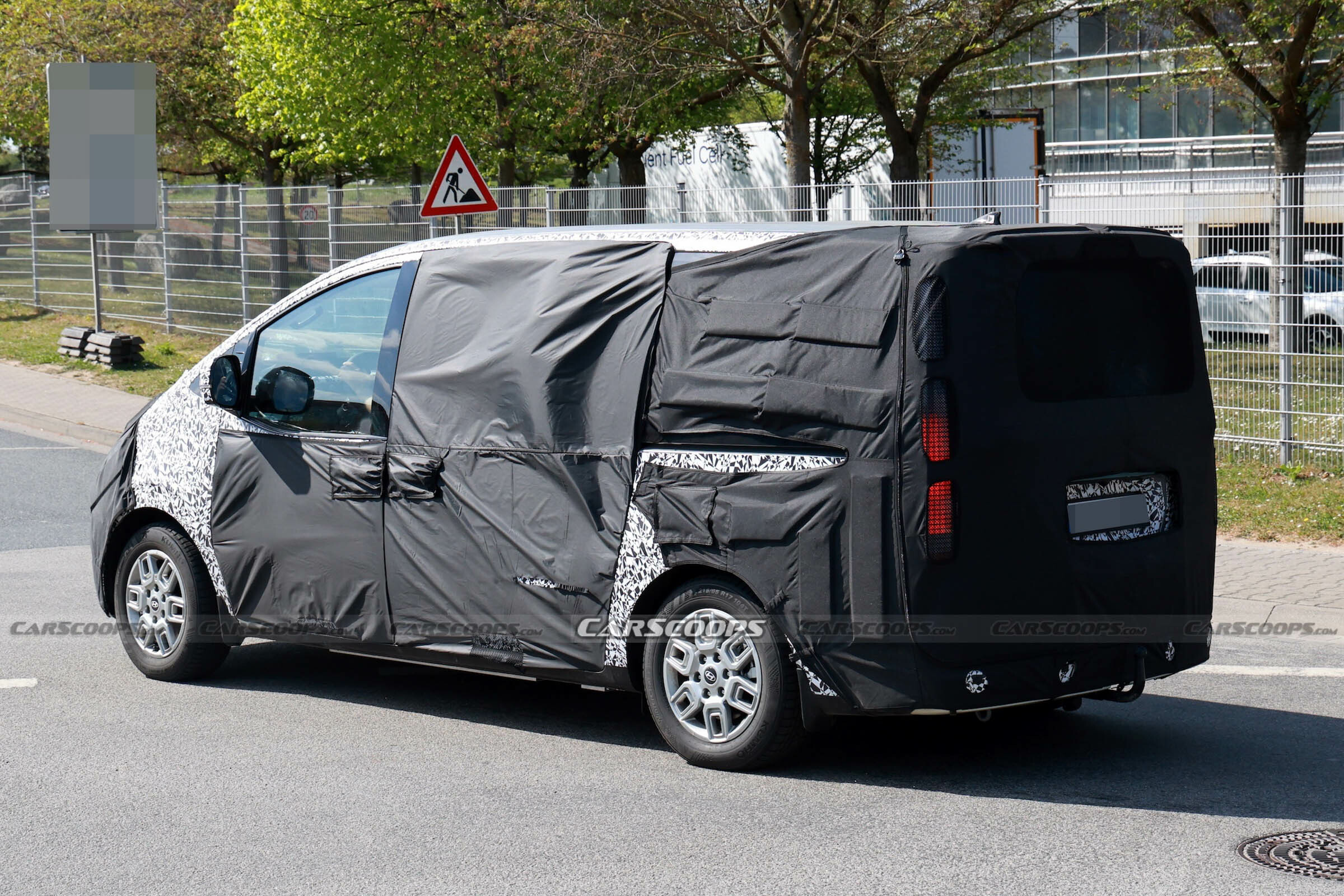 Hyundai’s Staria Is Getting The EV Powertrain Its Futuristic Face ...