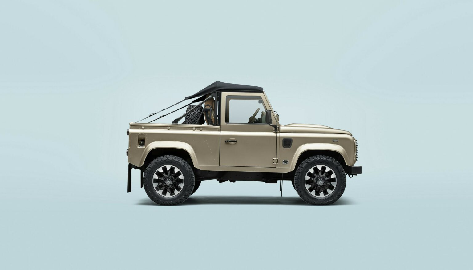 Land Rover’s New-Old Defender V8 Charms, But The Price Will Shock You ...