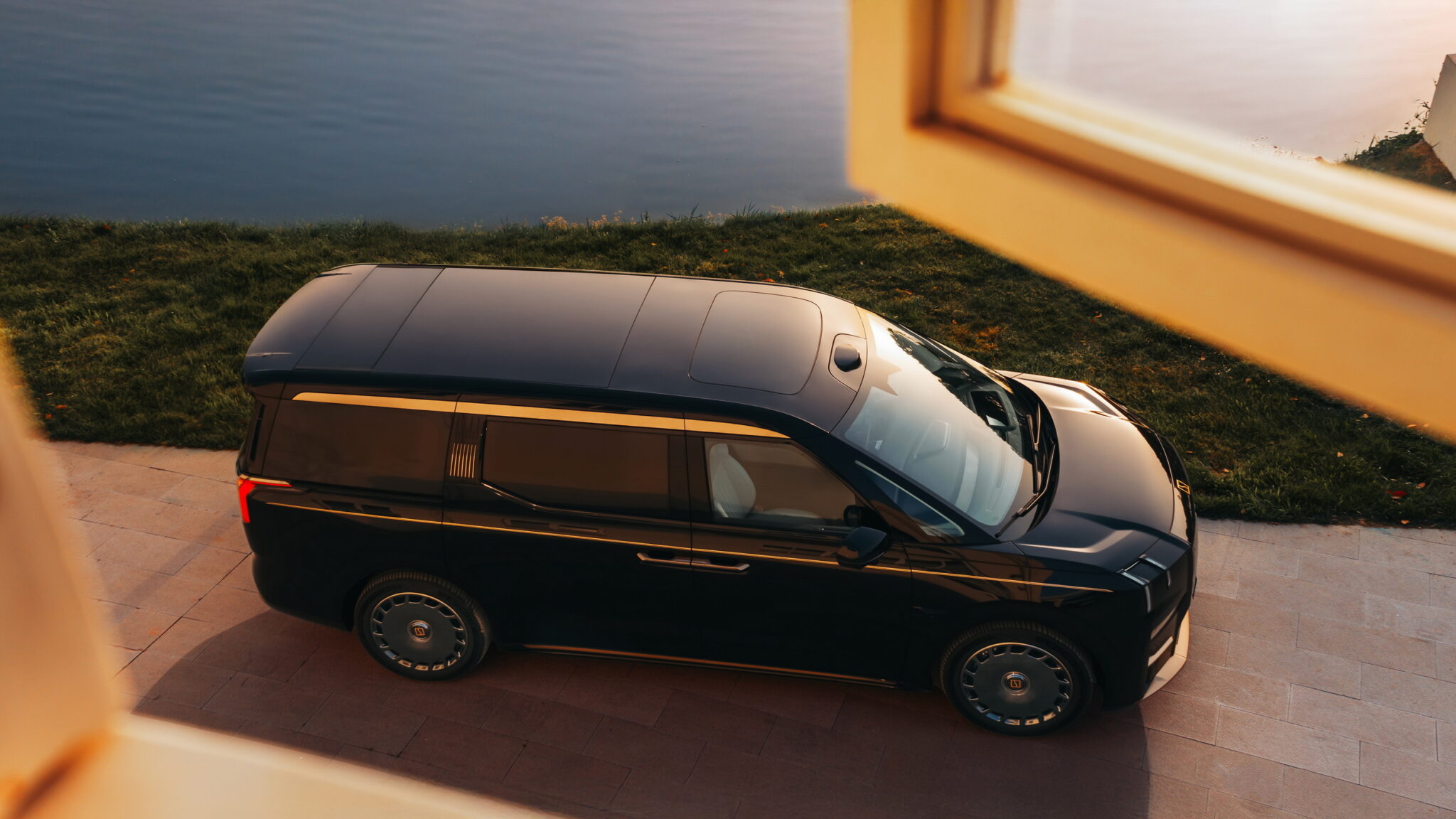 Zeekr’s Gold-Plated 009 Is The Rolls-Royce Of Minivans | Carscoops