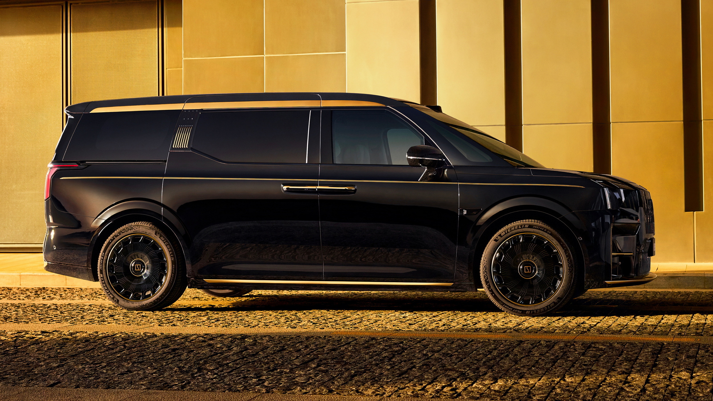 Zeekr’s Gold-Plated 009 Is The Rolls-Royce Of Minivans | Carscoops