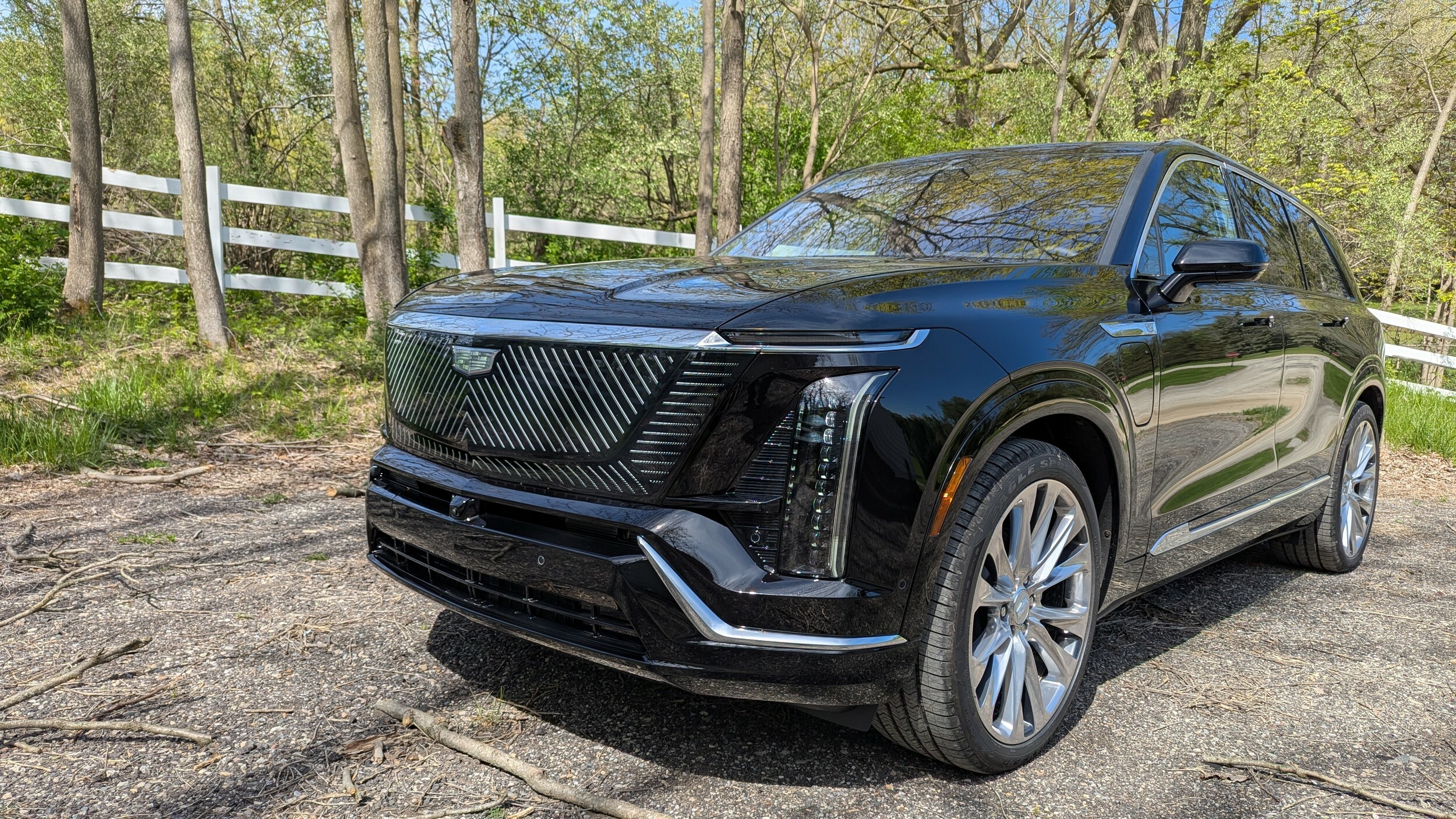 Is Cadillac’s New Vistiq The Baby Escalade You’ve Been Waiting For ...