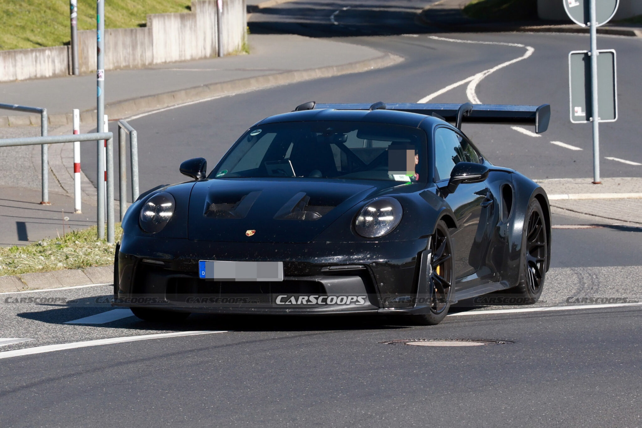 New Porsche 911 GT2 RS Flaunts Its Huge Fenders Because A GT3 RS Is ...