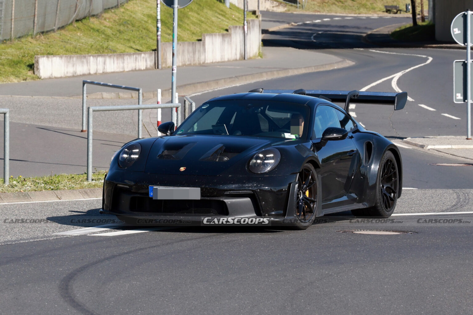 New Porsche 911 GT2 RS Flaunts Its Huge Fenders Because A GT3 RS Is ...