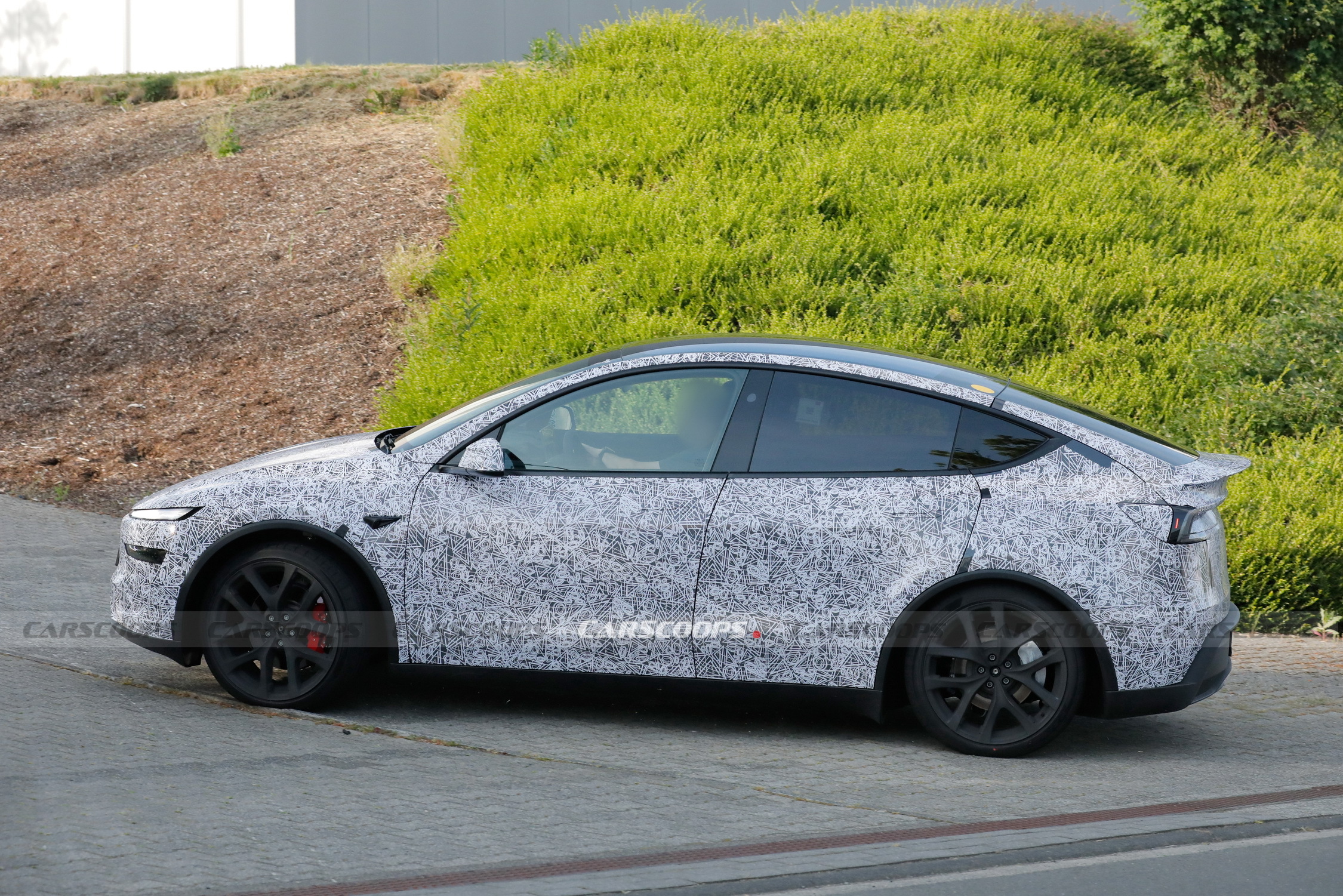 New Tesla Model Y Performance Breaks Cover, Plaid Wheels And All ...