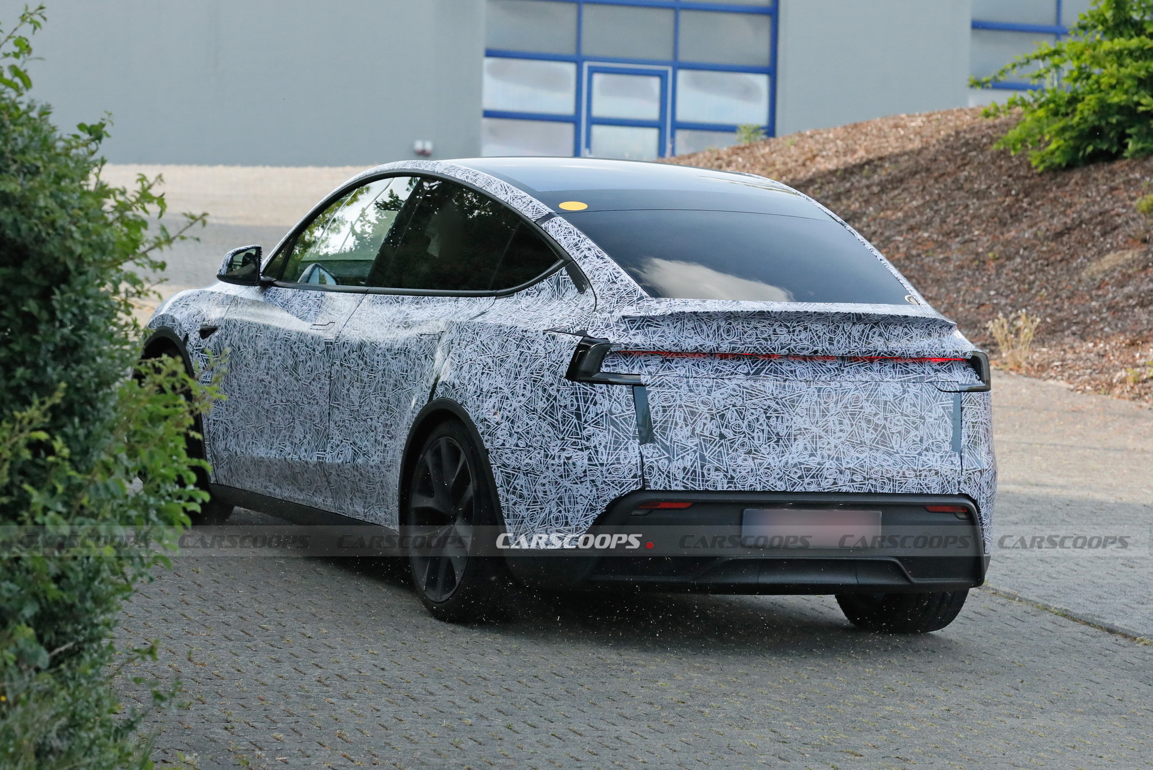 New Tesla Model Y Performance Breaks Cover, Plaid Wheels And All ...