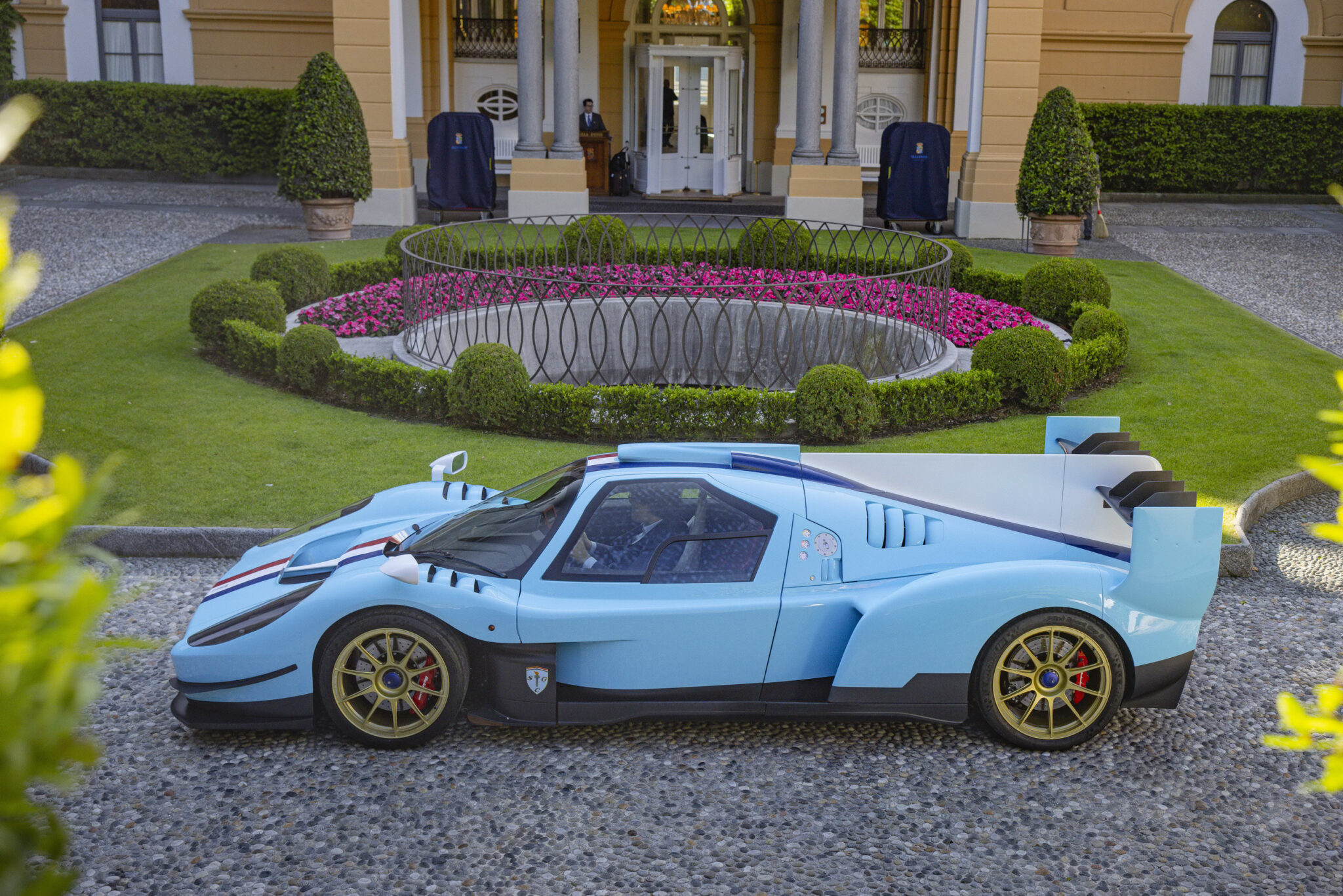 The 1,000 HP Hypercar That Seats Two Of Your Friends | Carscoops