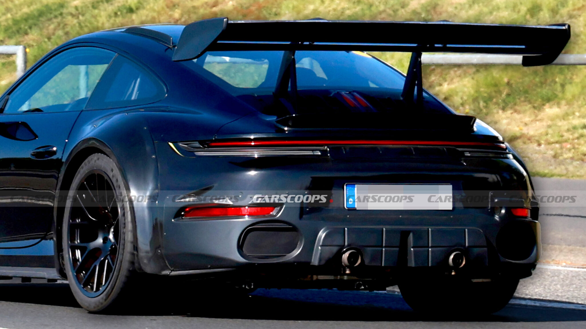 New Porsche 911 GT2 RS Flaunts Its Huge Fenders Because A GT3 RS Is ...