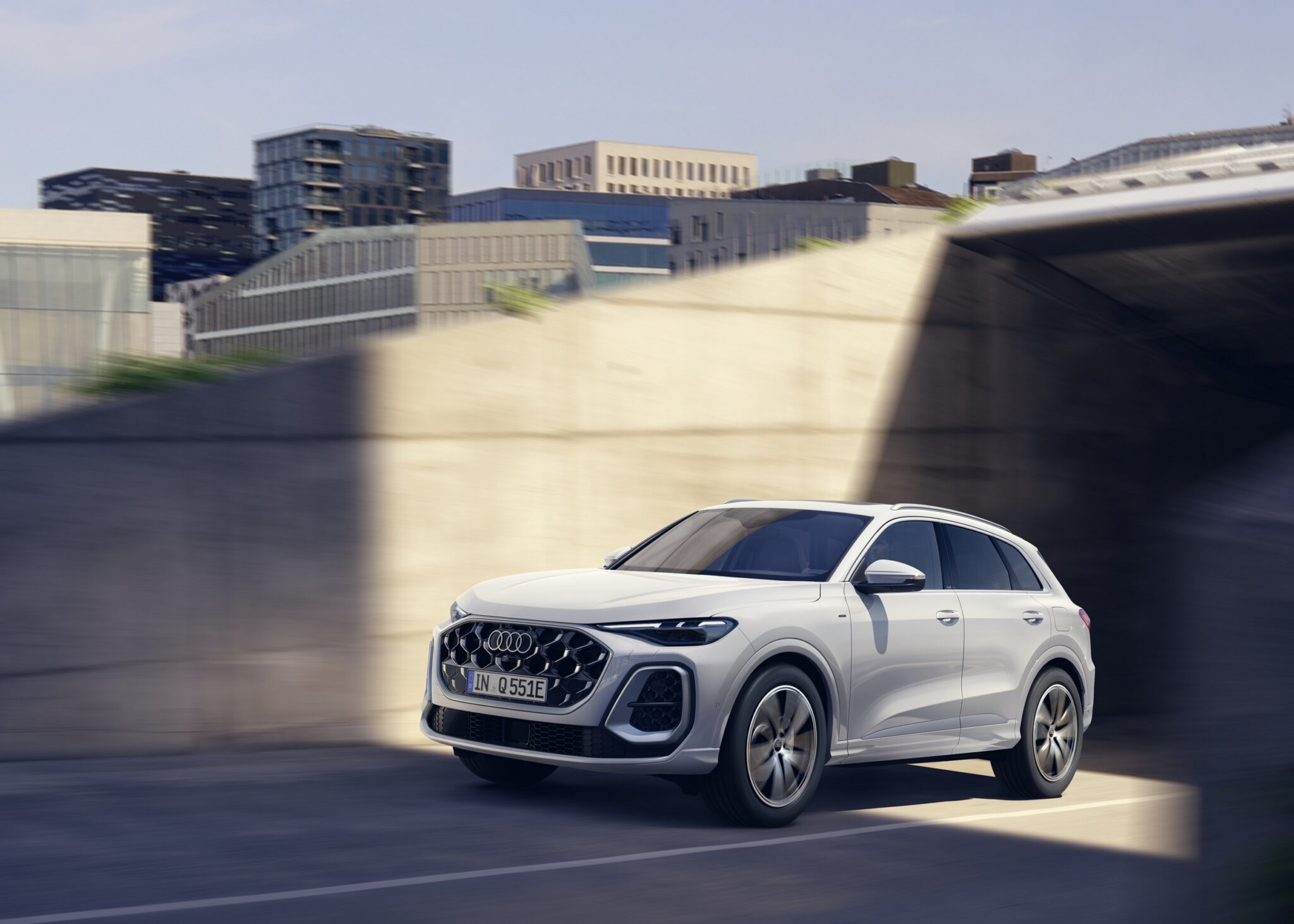 Audi’s Q5 Hits 62 Miles Without Gas And Charges Faster Than Your Laptop ...