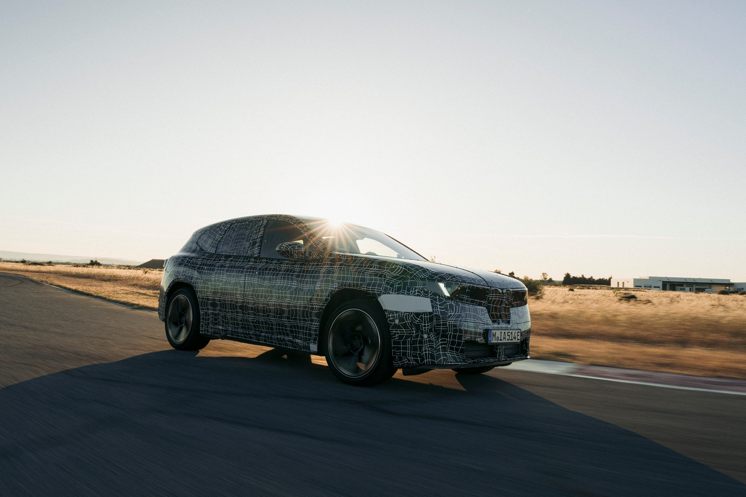 BMW’s New Electric SUV Goes 400 Miles And Knows What You’ll Do Before ...