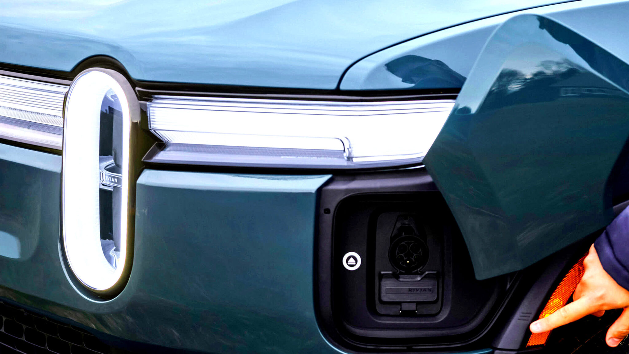 Rivian R1S | Carscoops