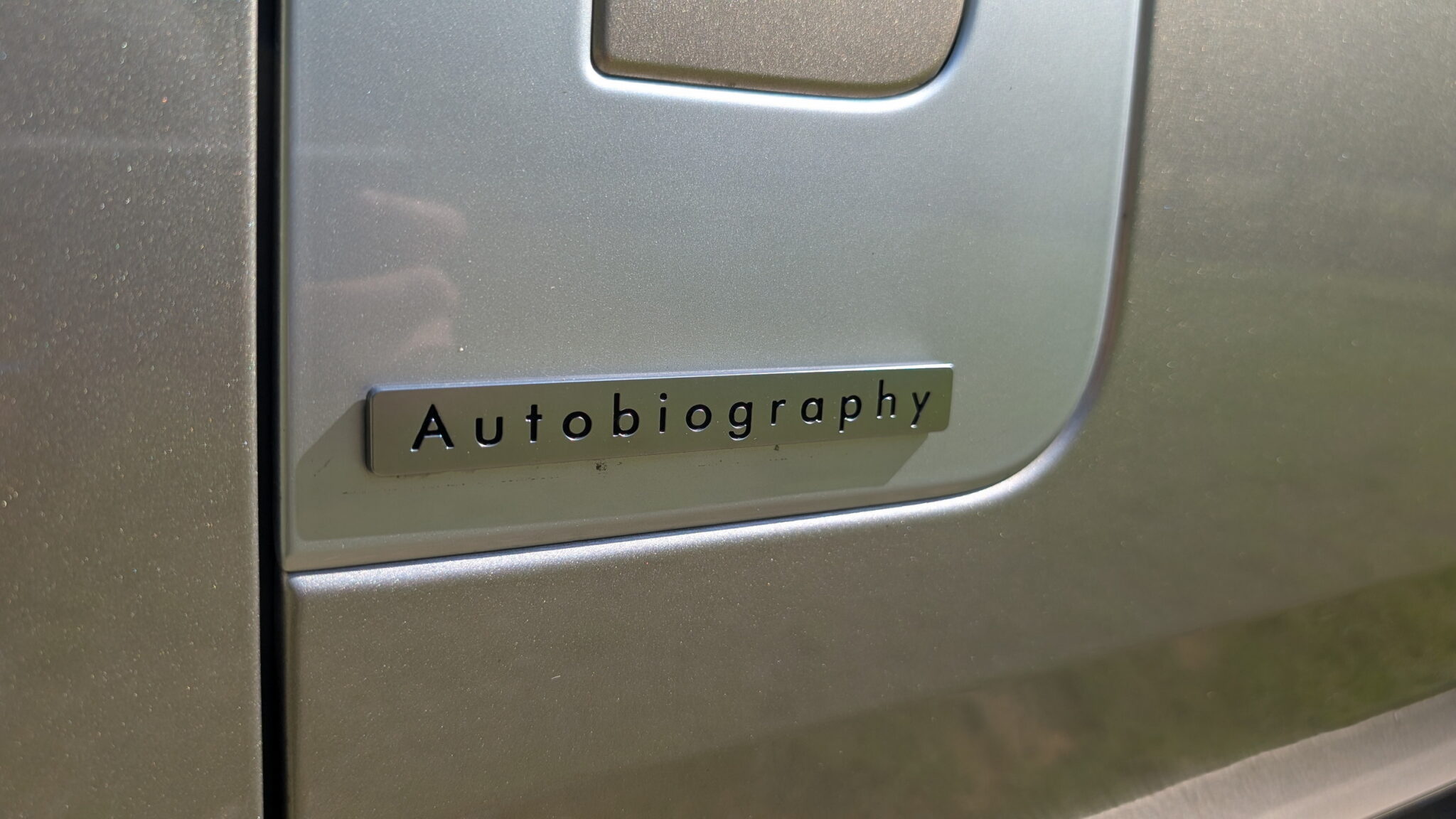 Range Rover Autobiography Feels Like A Stealth Rolls Until You Sit In ...