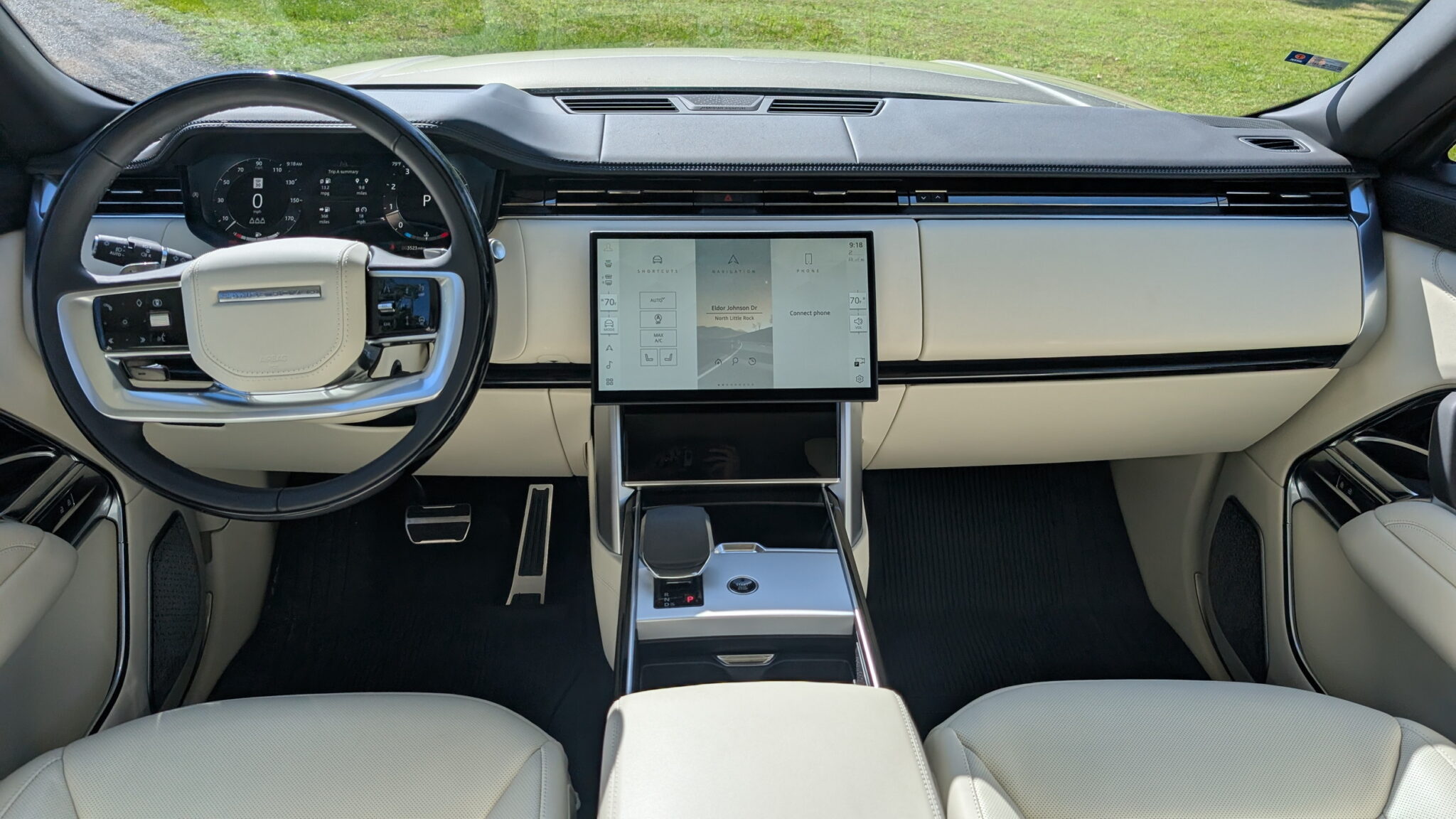 Range Rover Autobiography Feels Like A Stealth Rolls Until You Sit In ...