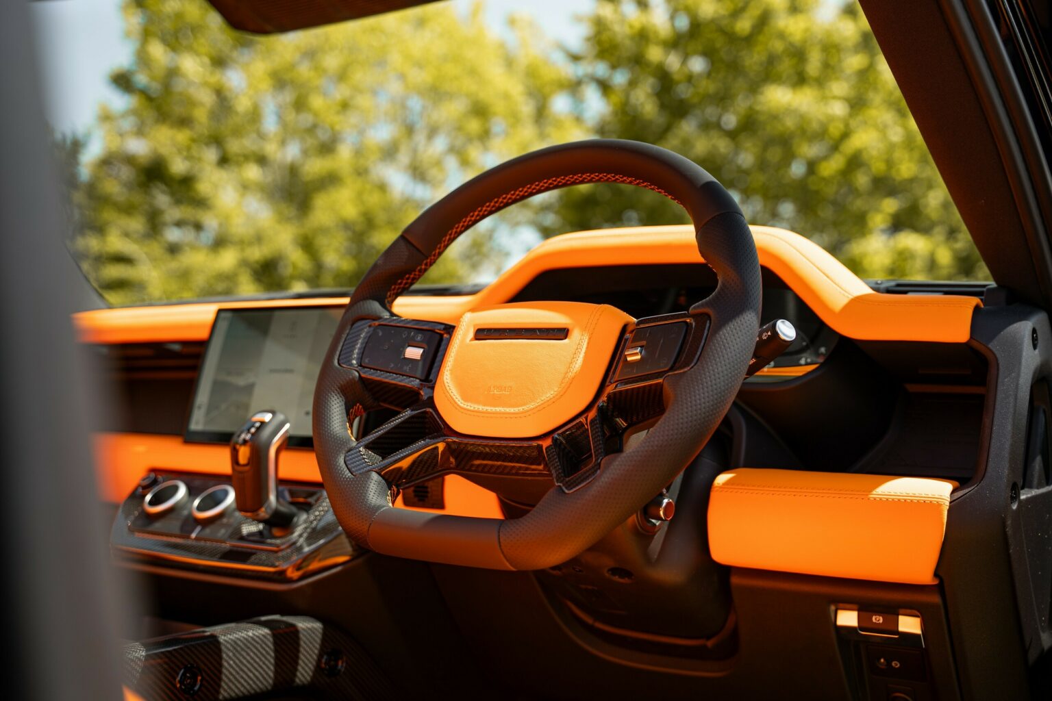 This Custom Defender Drops Its Top And Lets The Leather Do All The ...