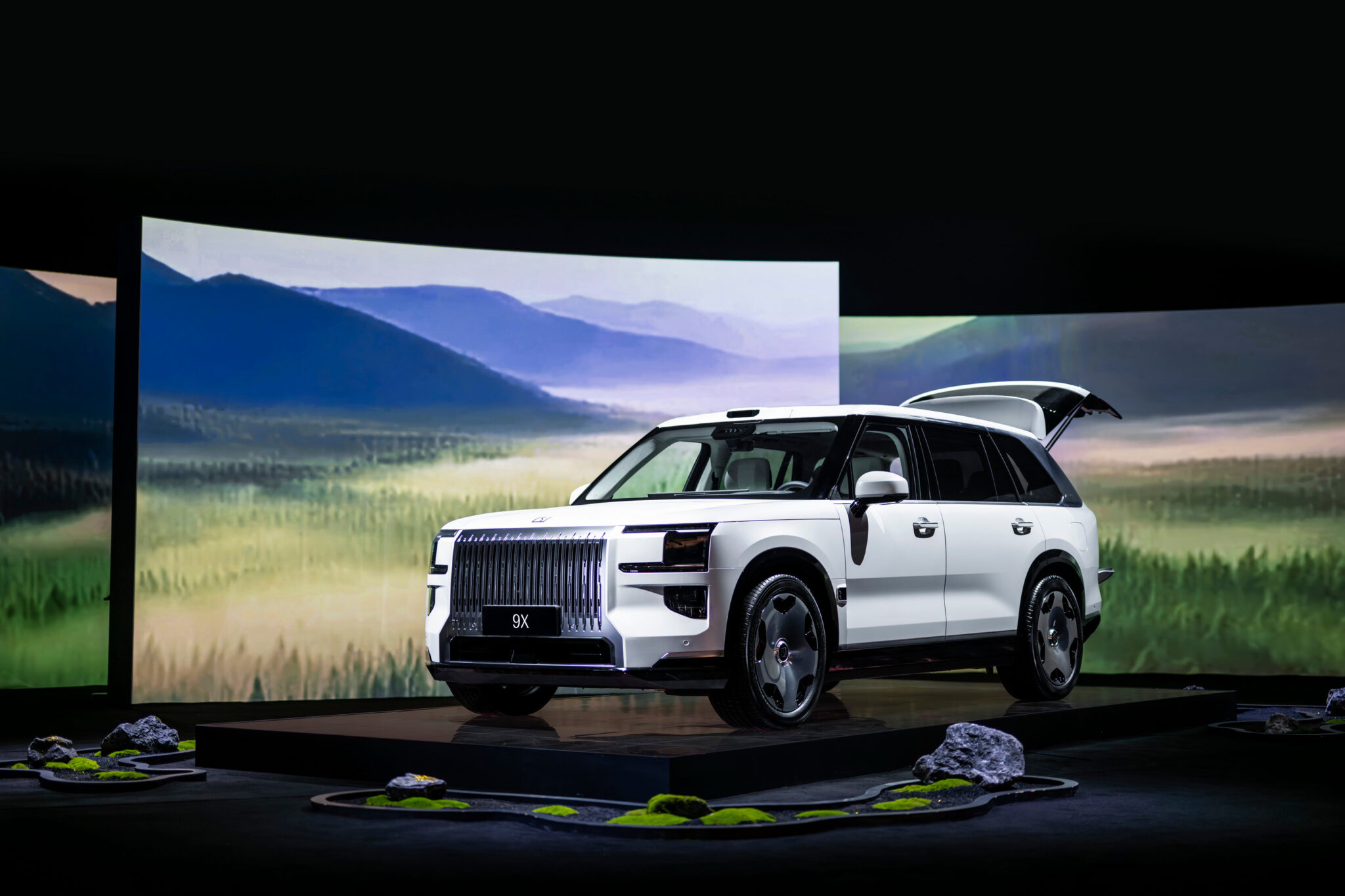 Zeekr’s Flagship 9X Costs Lincoln Money But Crushes Hypercar Power ...