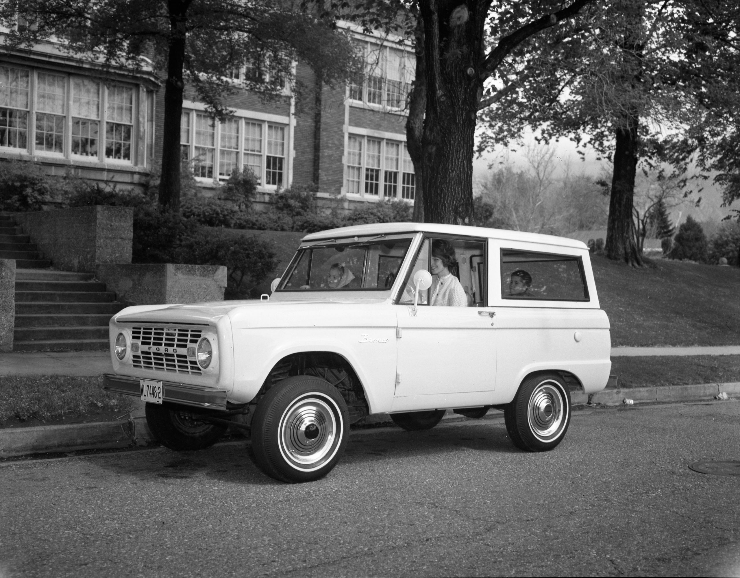 Ford Shows Off Wild Bronco With No Roof, No Doors, And Nothing To Lose ...