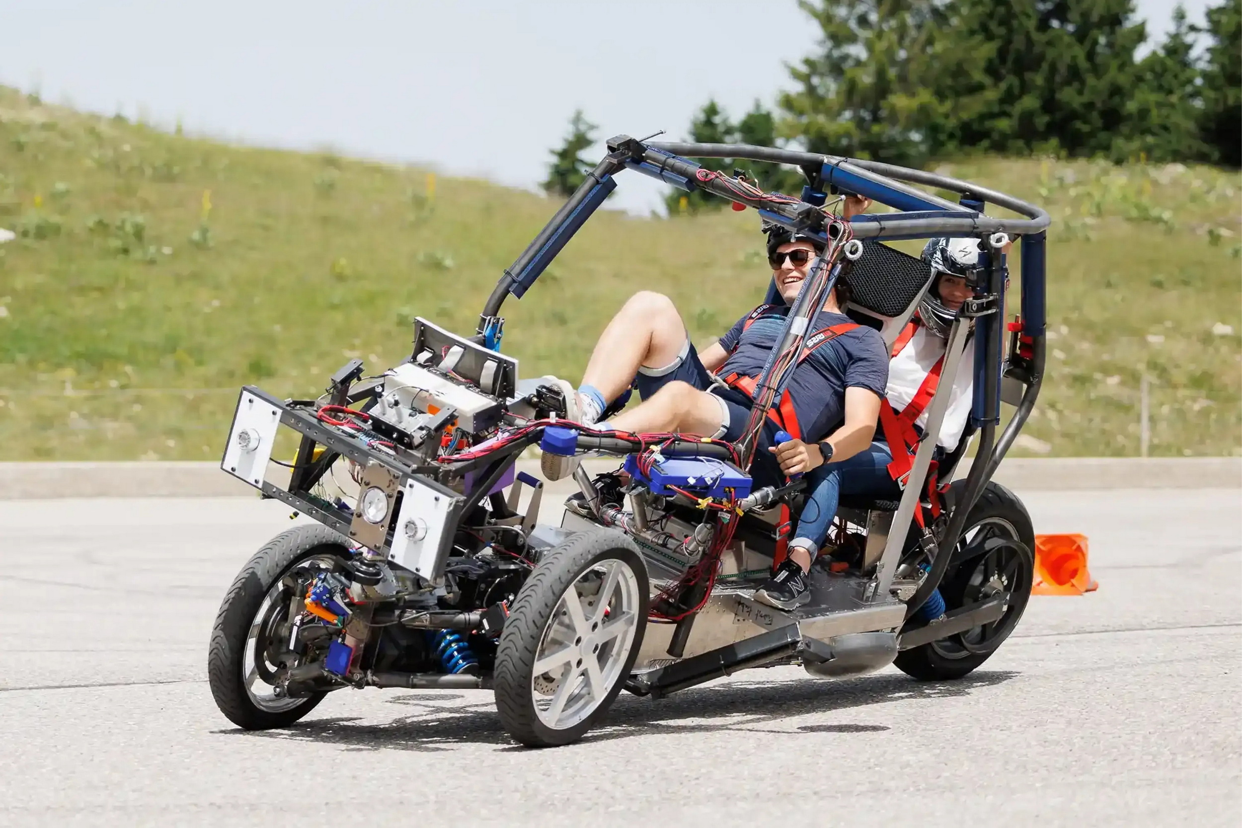 This Hybrid Tricycle Lets You Pedal Your Way Onto The Highway At 75MPH ...