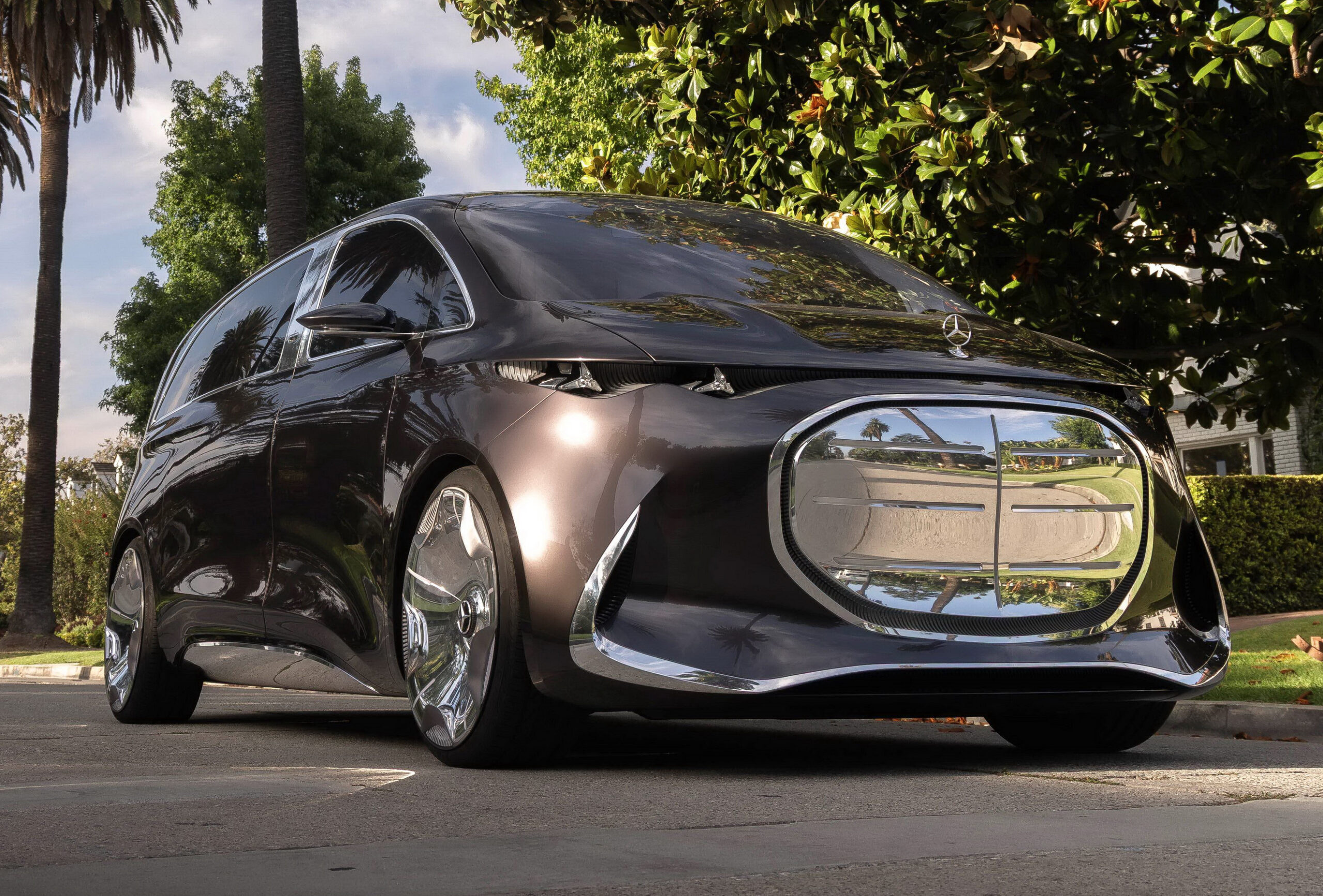 Mercedes’ New VLE Is A Starry-Eyed Grille Seeker | Carscoops