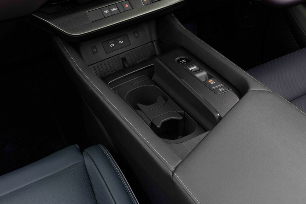 Nissan’s Elgrand Minivan Returns With A Design So Wild It Feels Like A ...