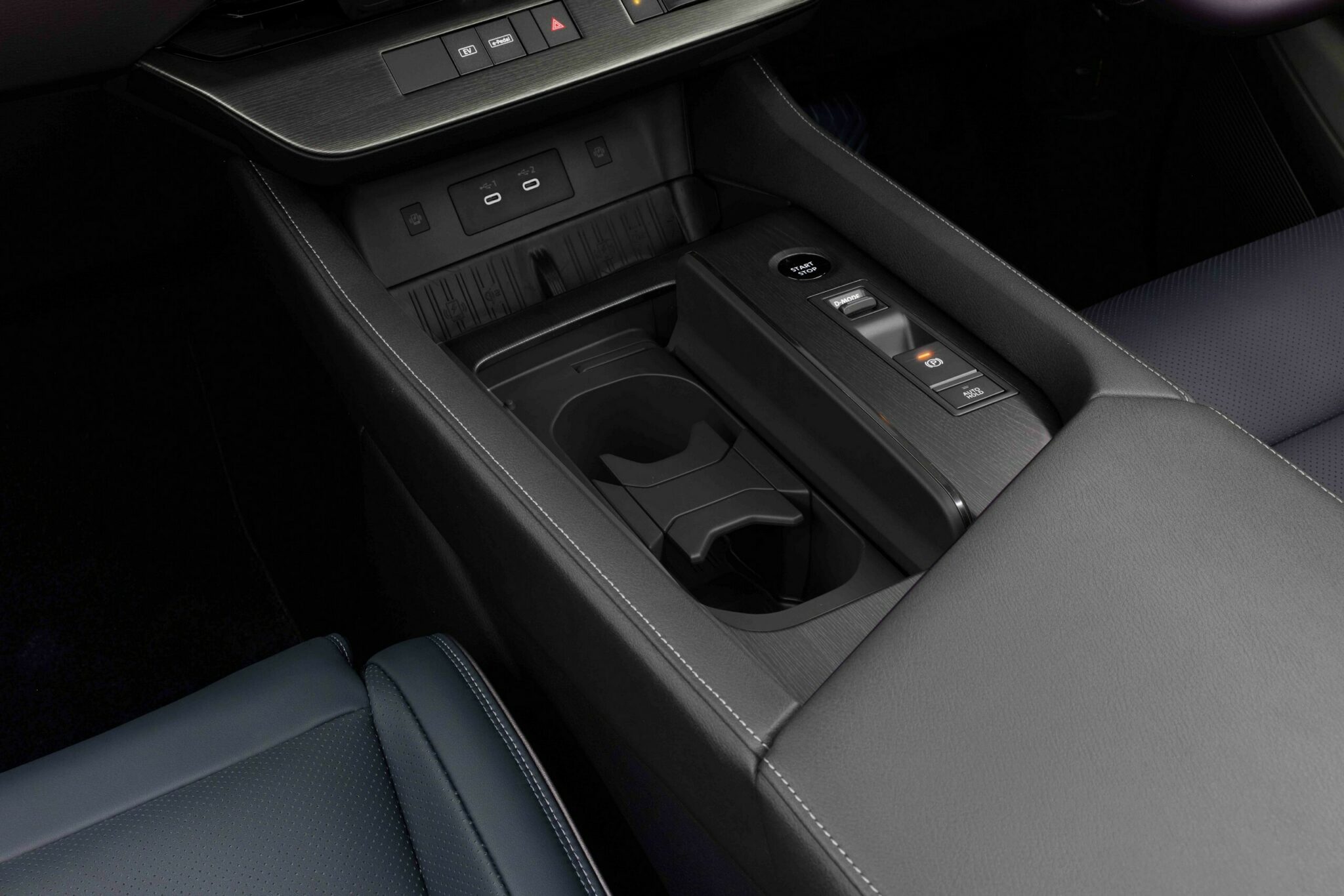 Nissan’s Elgrand Minivan Returns With A Design So Wild It Feels Like A ...