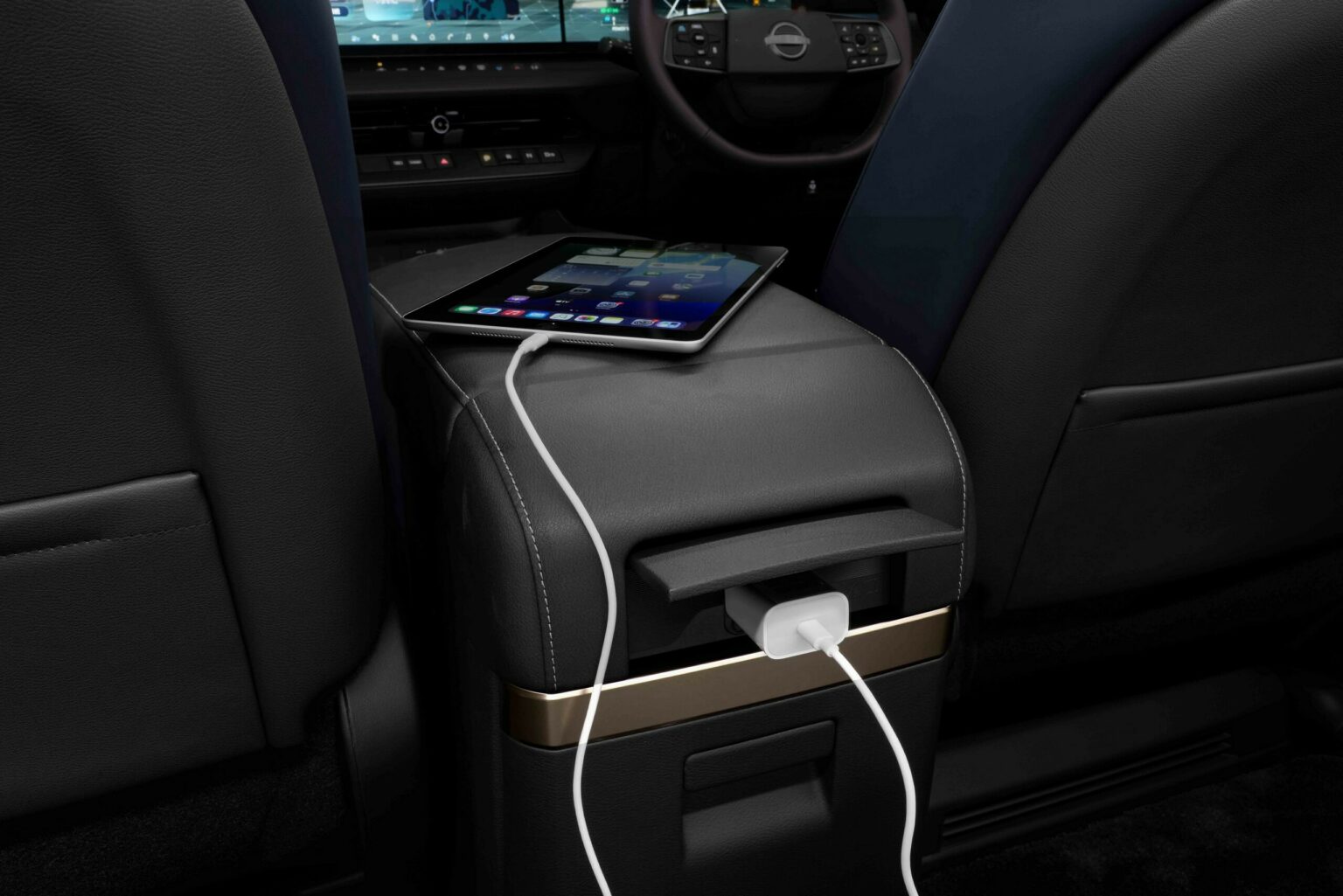 Nissan’s Elgrand Minivan Returns With A Design So Wild It Feels Like A ...