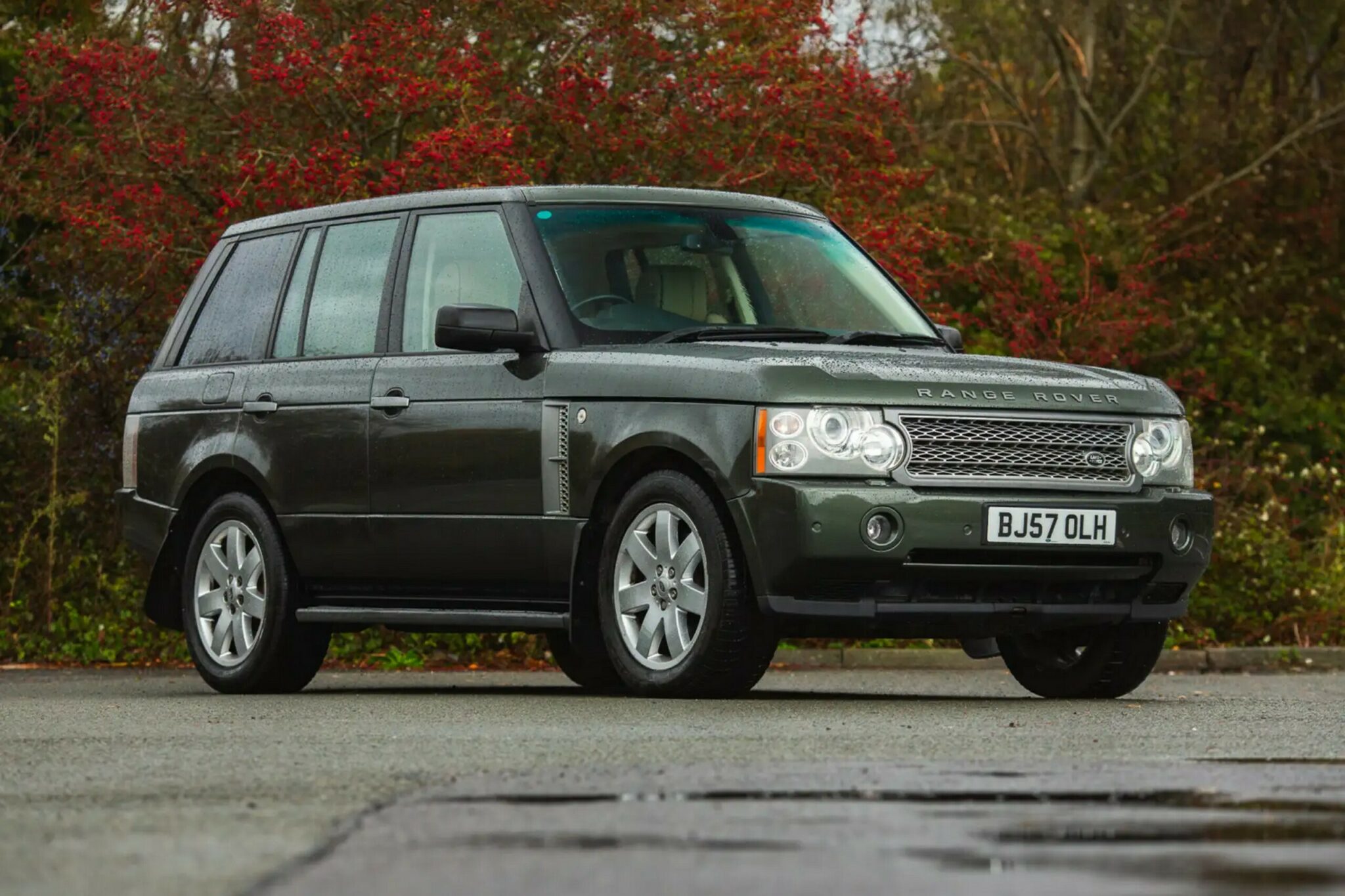 Somewhere Jeremy Clarkson Is Laughing At The Queen’s Old SUV | Carscoops