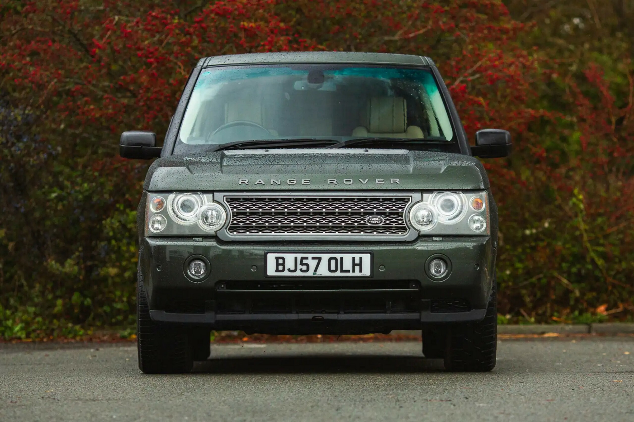 Somewhere Jeremy Clarkson Is Laughing At The Queen’s Old SUV | Carscoops